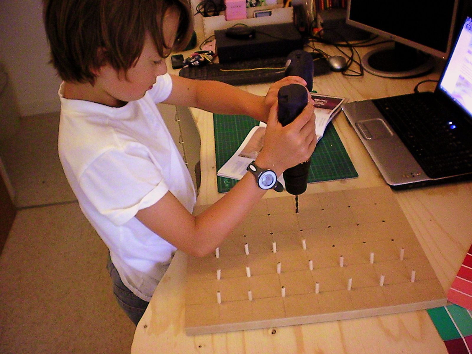 How to Make a Wooden Spool Thread Holder : 7 Steps - Instructables