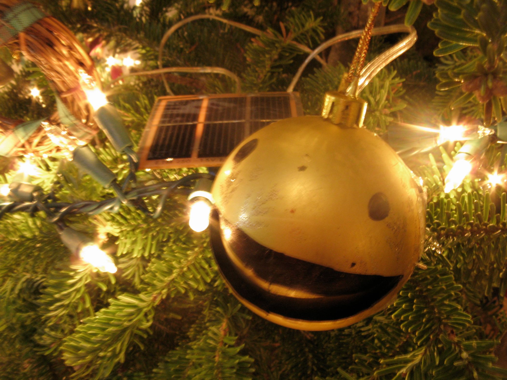 Make an Animatronics Pac Man Tree Ornament : 5 Steps - Instructables