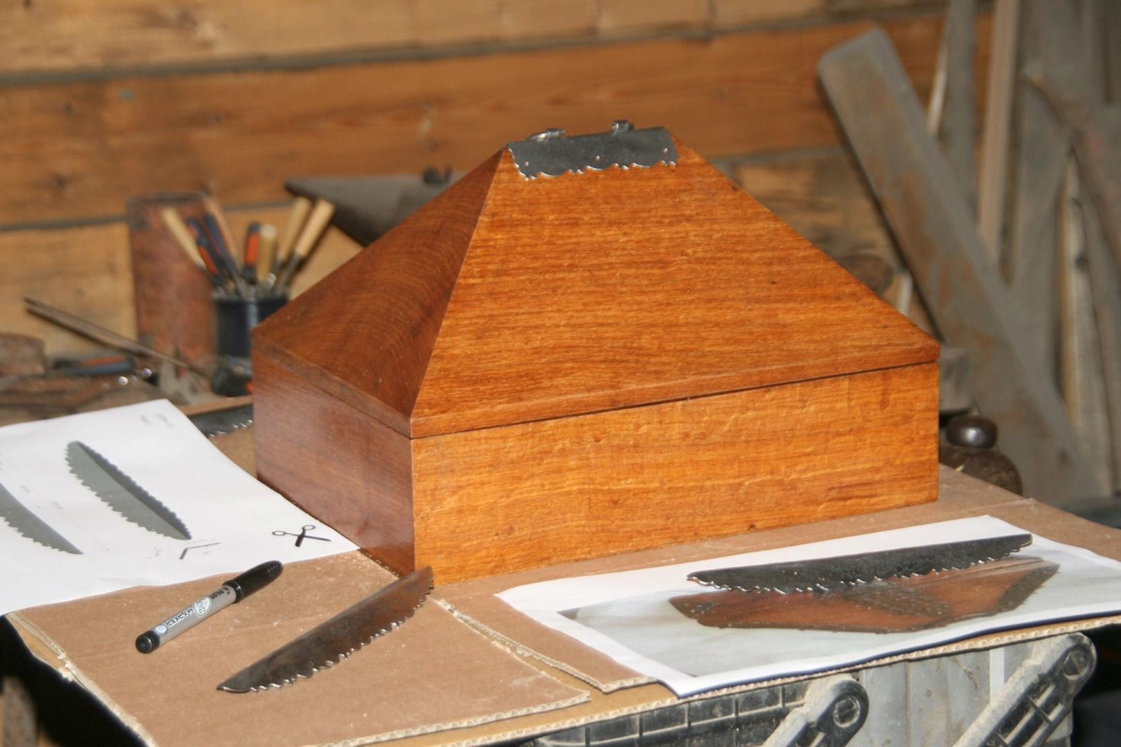 Medieval / Renaissance Box : 10 Steps (with Pictures) - Instructables