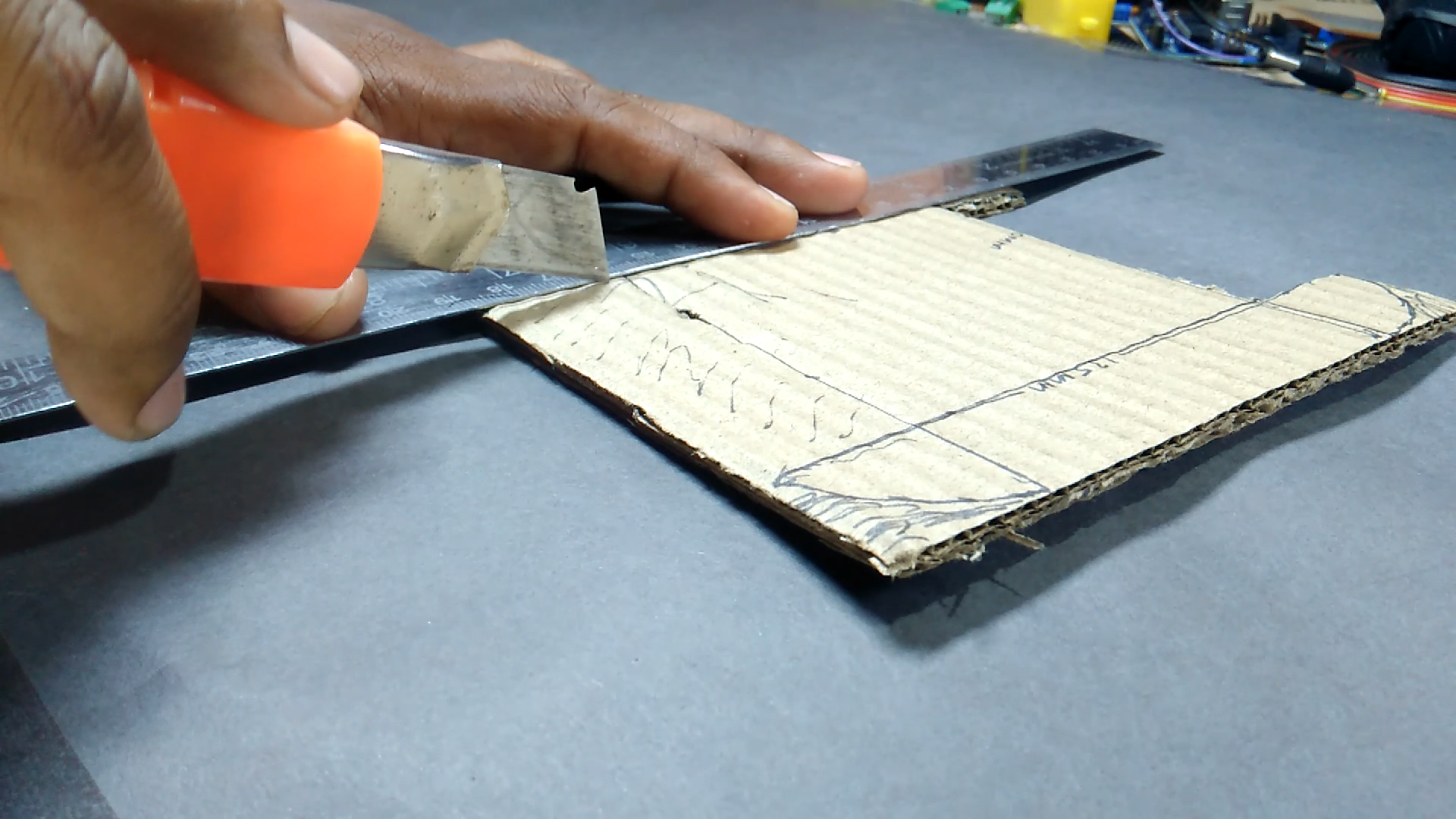 How to Make Arduino Based Edge Avoiding Robot : 4 Steps - Instructables