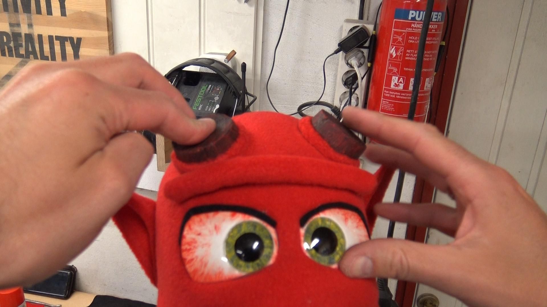 Devil Puppet / Workshop Friend? : 11 Steps (with Pictures) - Instructables