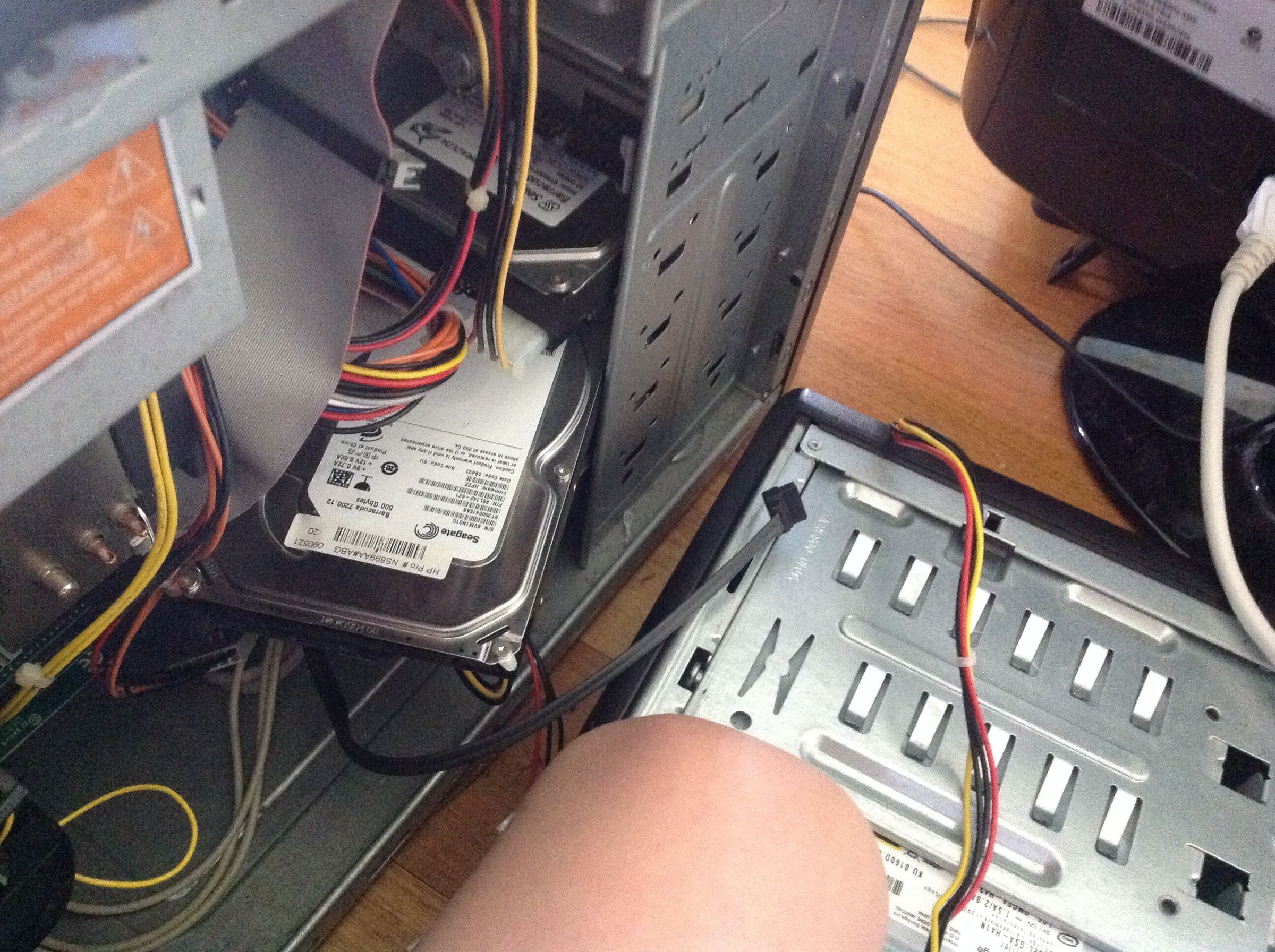 Install HDD in a Desktop PC : 4 Steps - Instructables
