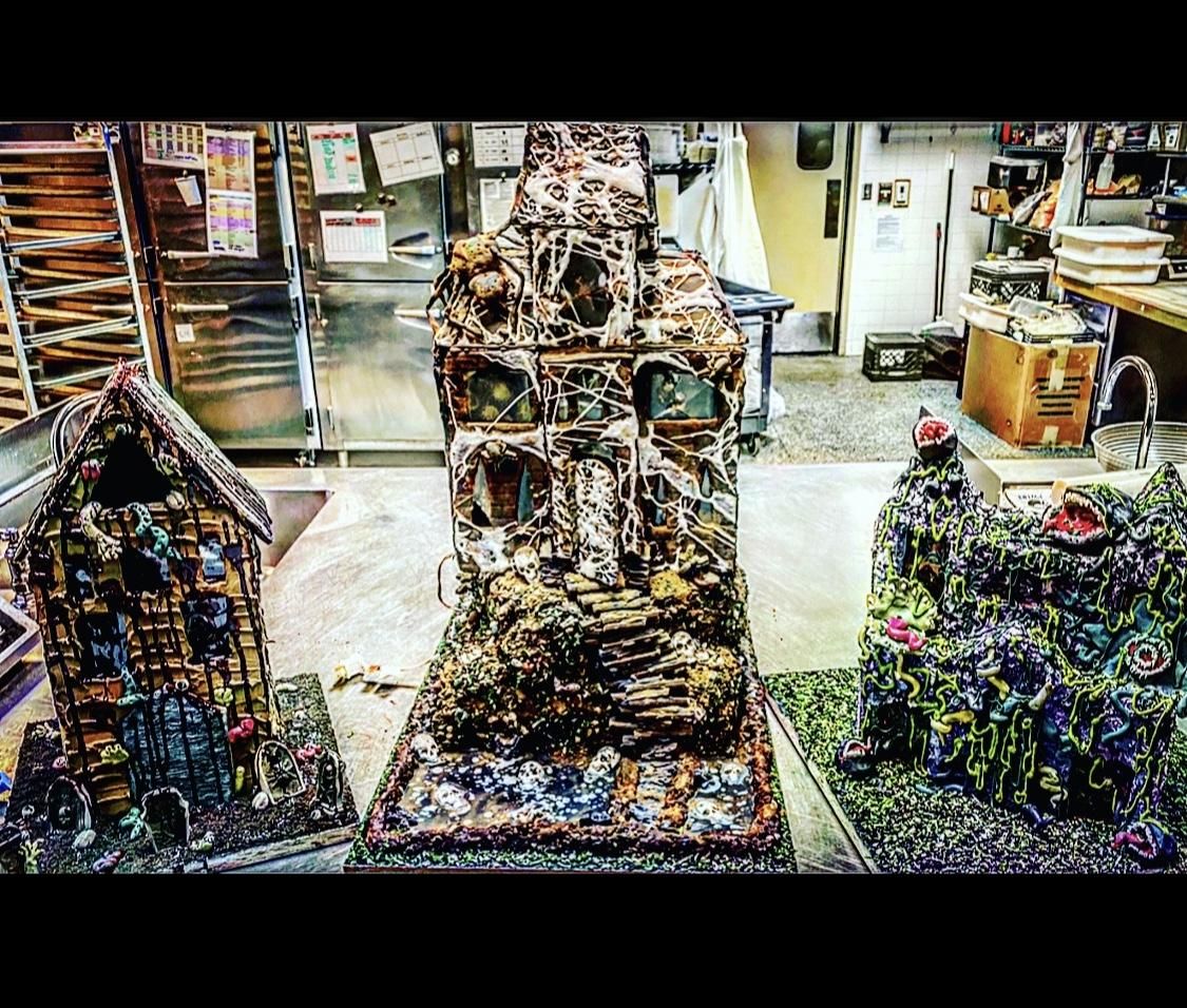 Haunted Gingerbread Display : 9 Steps (with Pictures) - Instructables