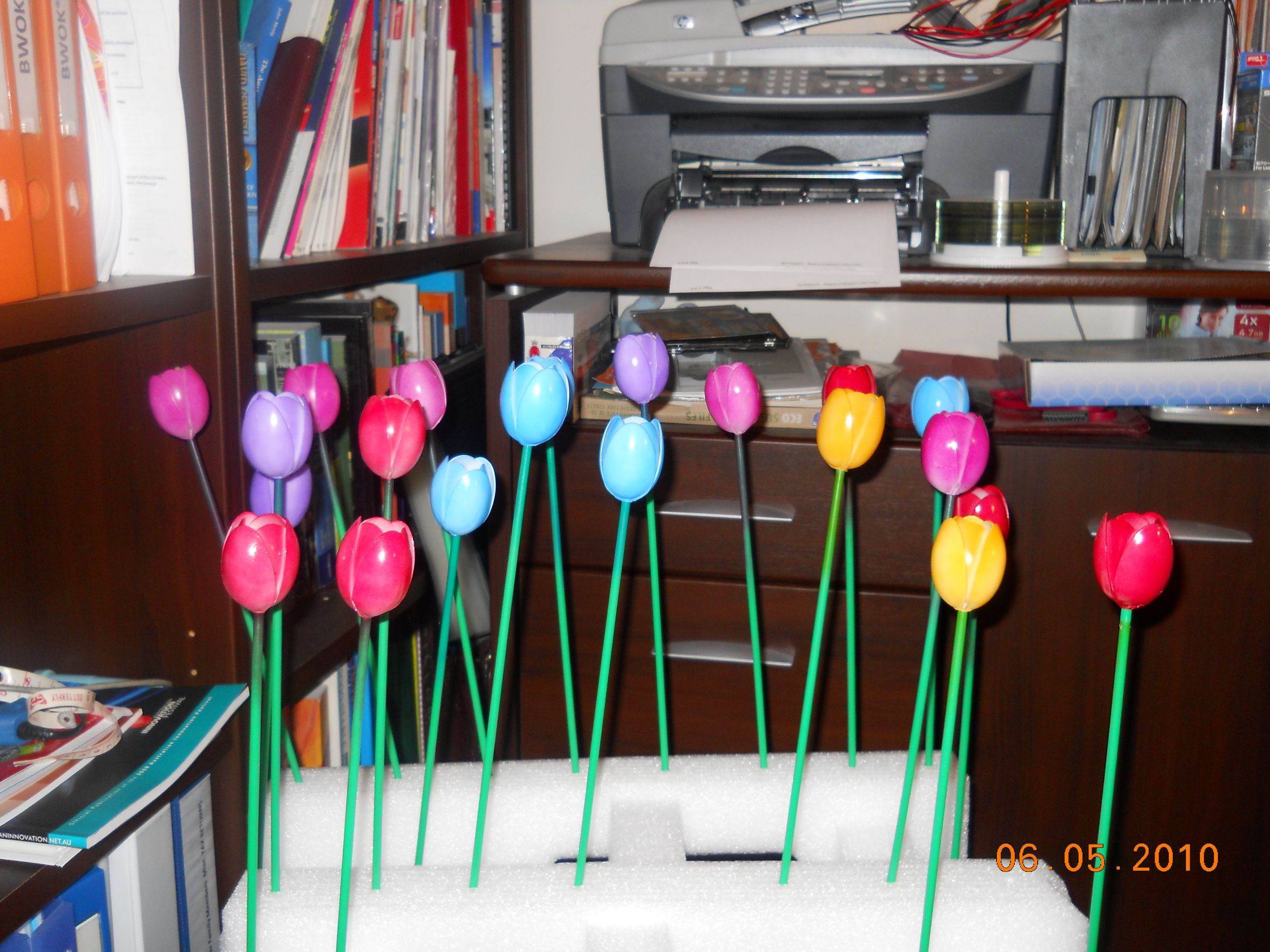 Glowing Plastic Spoon Tulips!!! : 11 Steps - Instructables