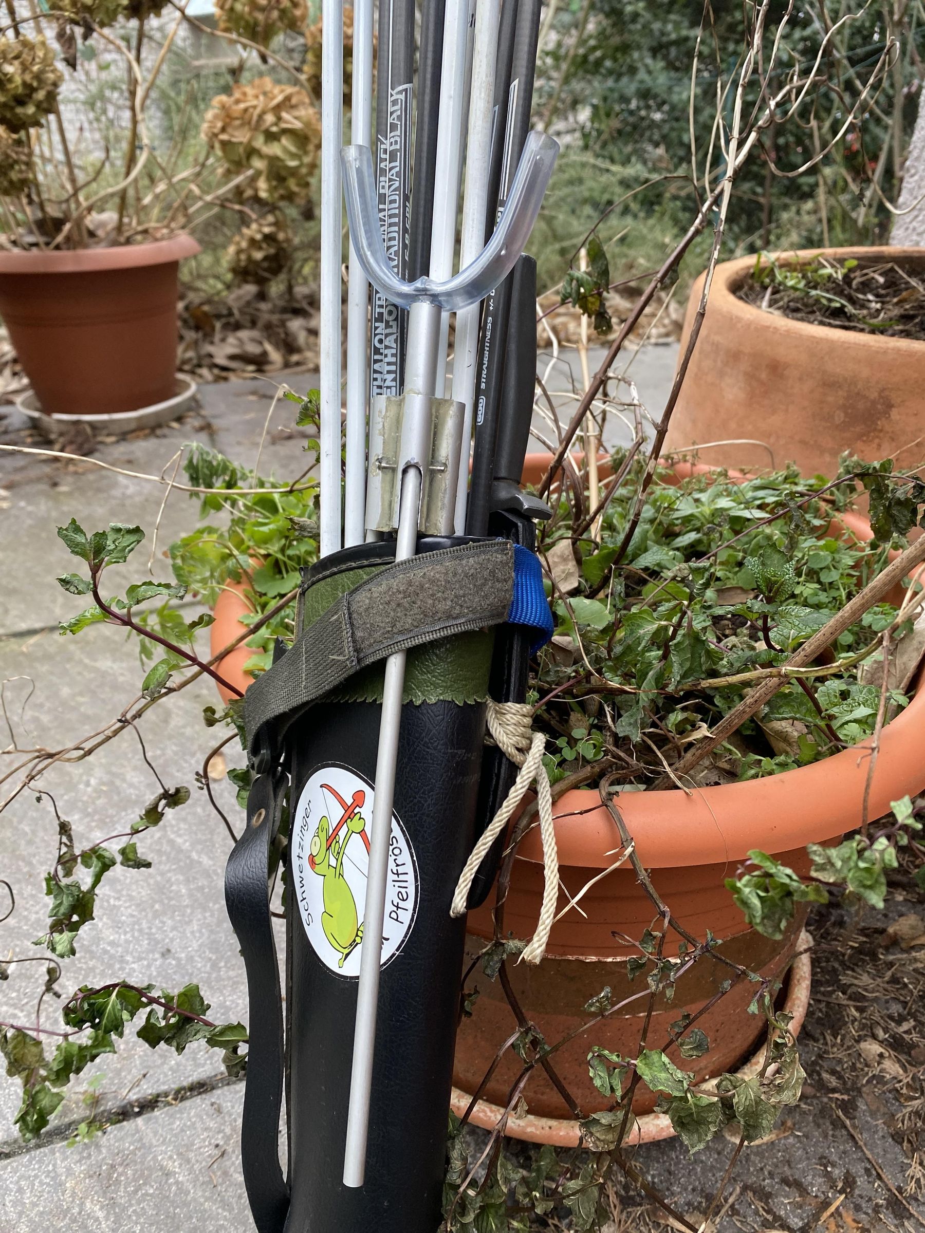 Archery Bow Stand for Recurve and Classical Bows : 4 Steps (with ...