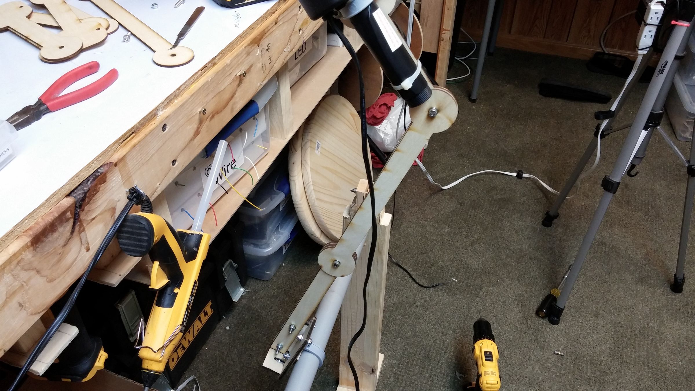 PVC Articulating Lights Mount : 7 Steps (with Pictures) - Instructables