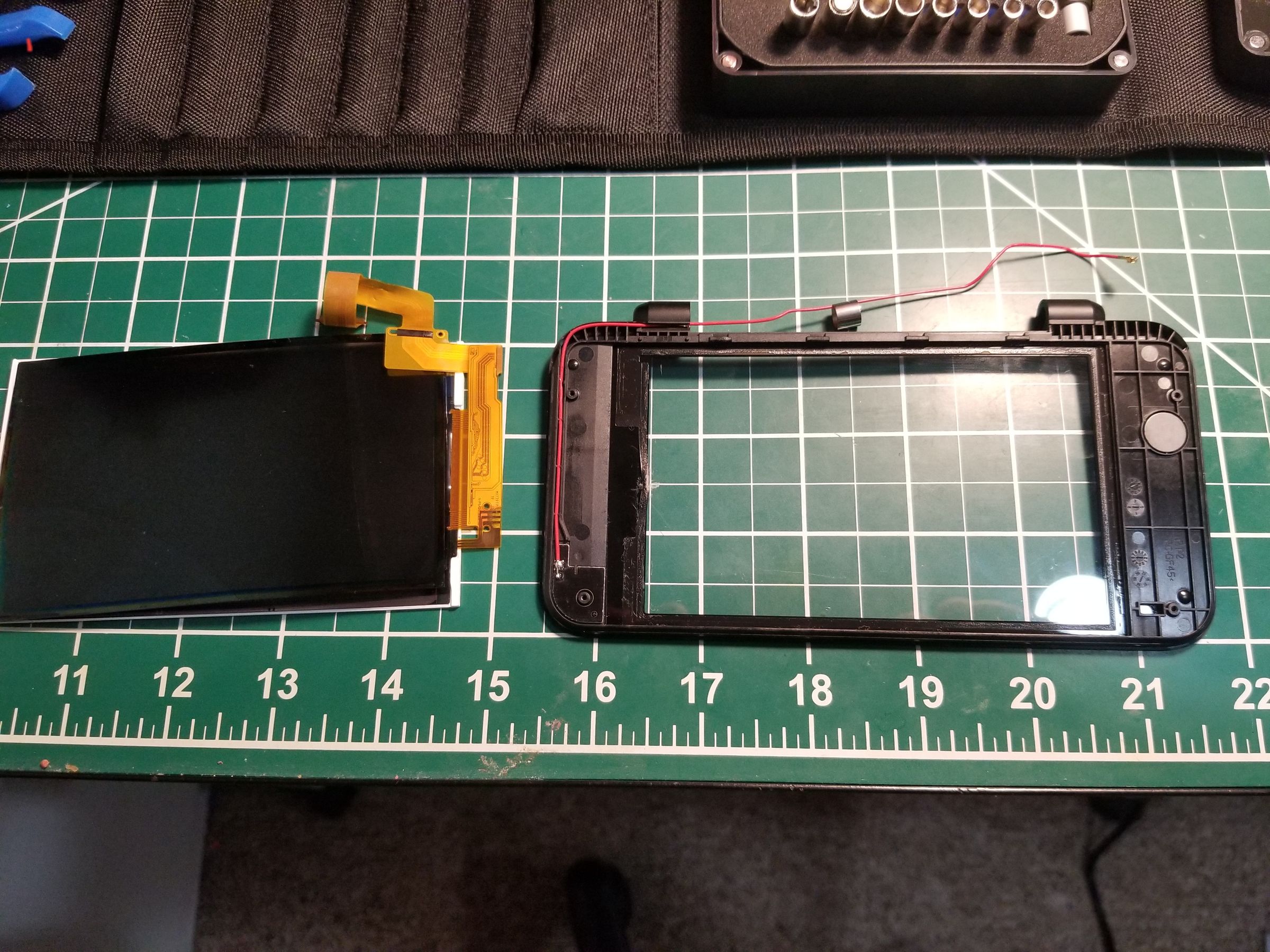Replace Upper Screen for Nintendo 2DS XL : 15 Steps - Instructables
