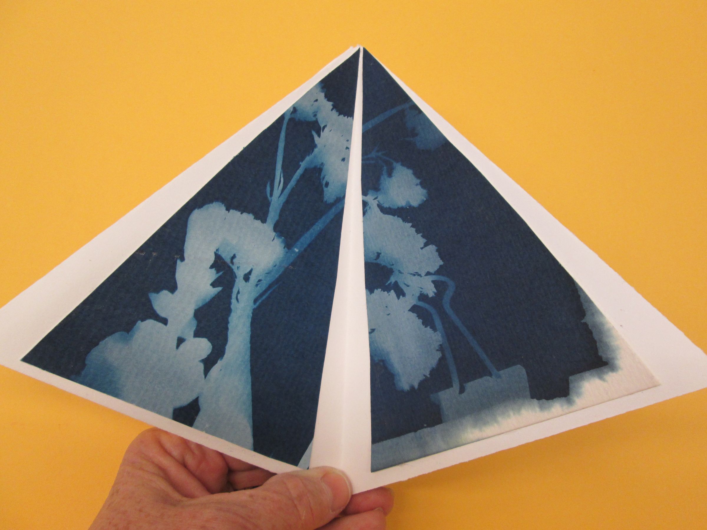TRIANGLE BOOK : 8 Steps - Instructables