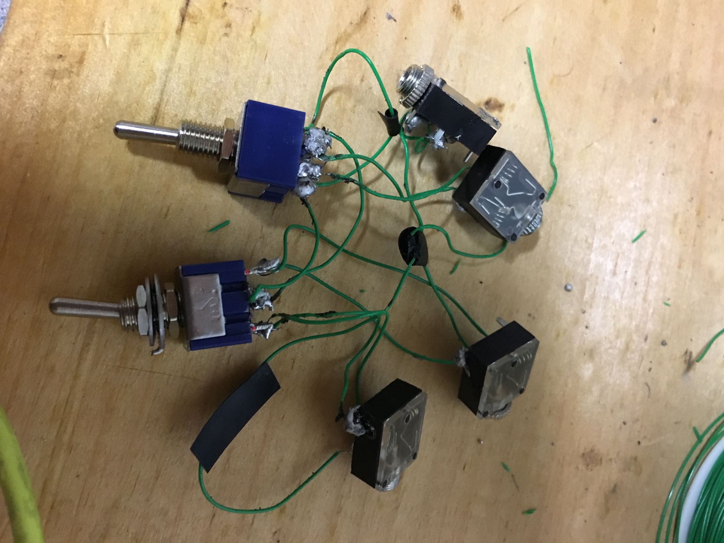 Really Simple Audio Switch (2 Inputs, 1 Output) : 3 Steps - Instructables