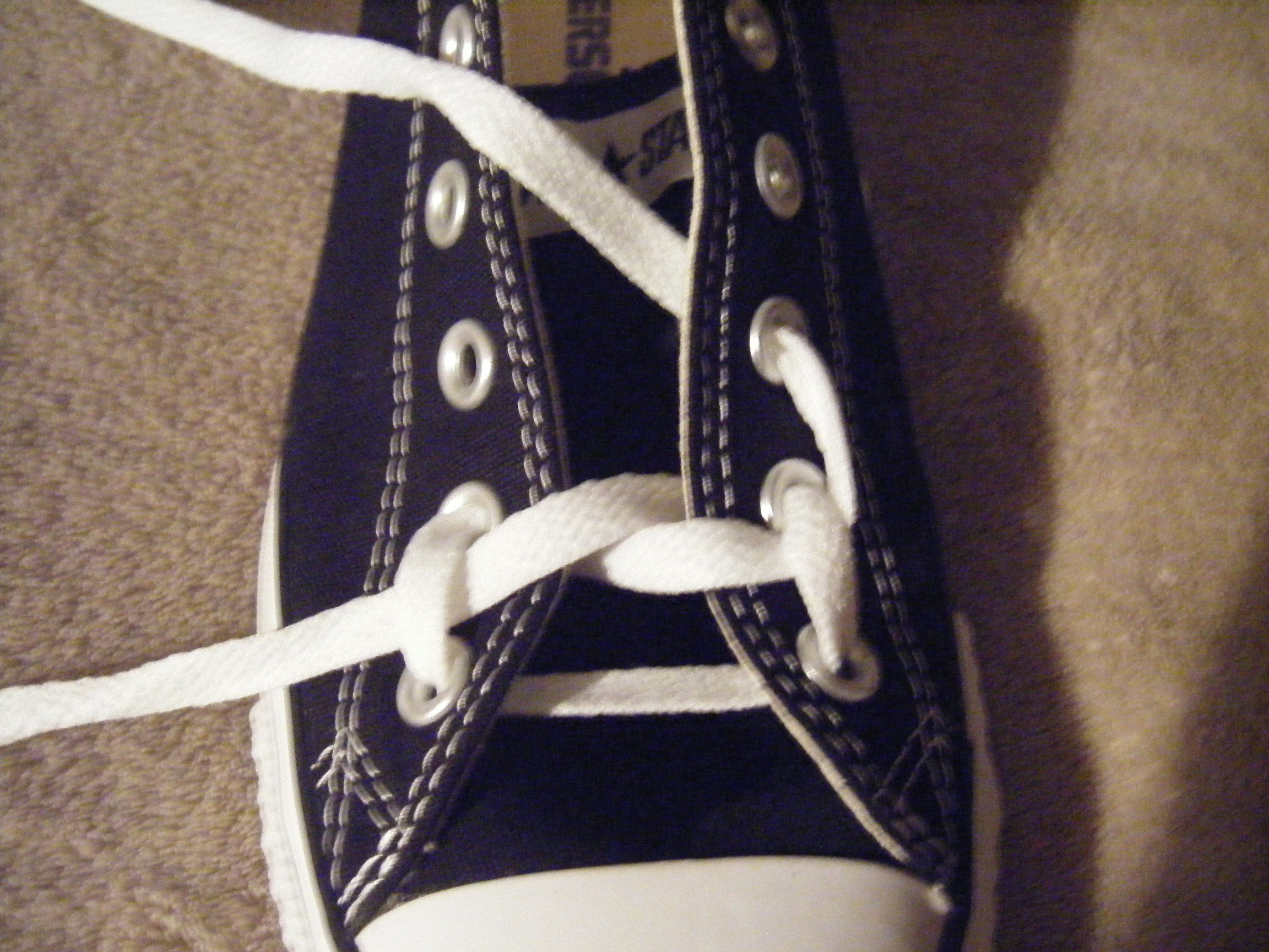 How to Ladder Lace Your Shoes : 7 Steps - Instructables