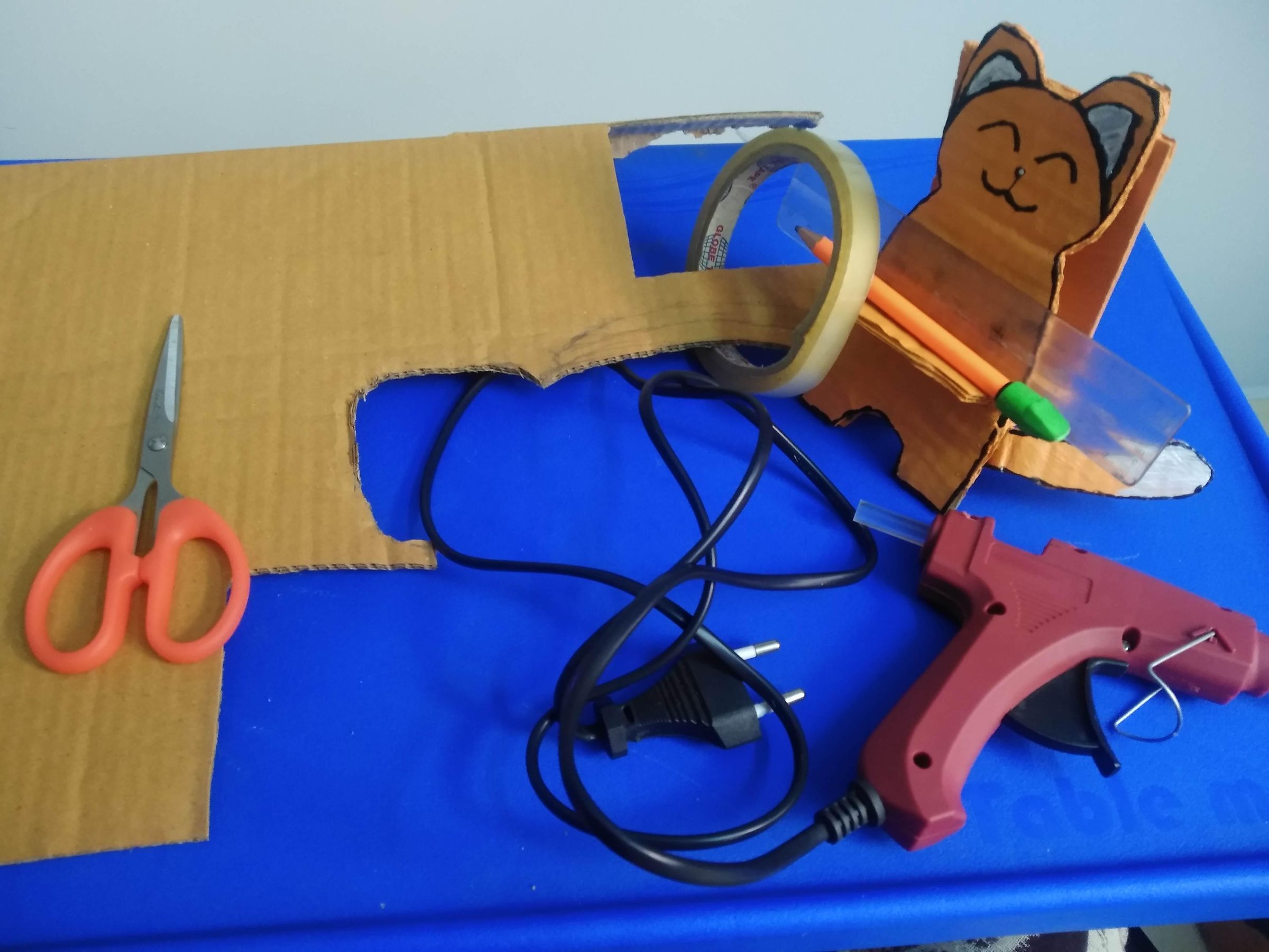Cat Shaped Cardboard Phone Holder : 7 Steps - Instructables