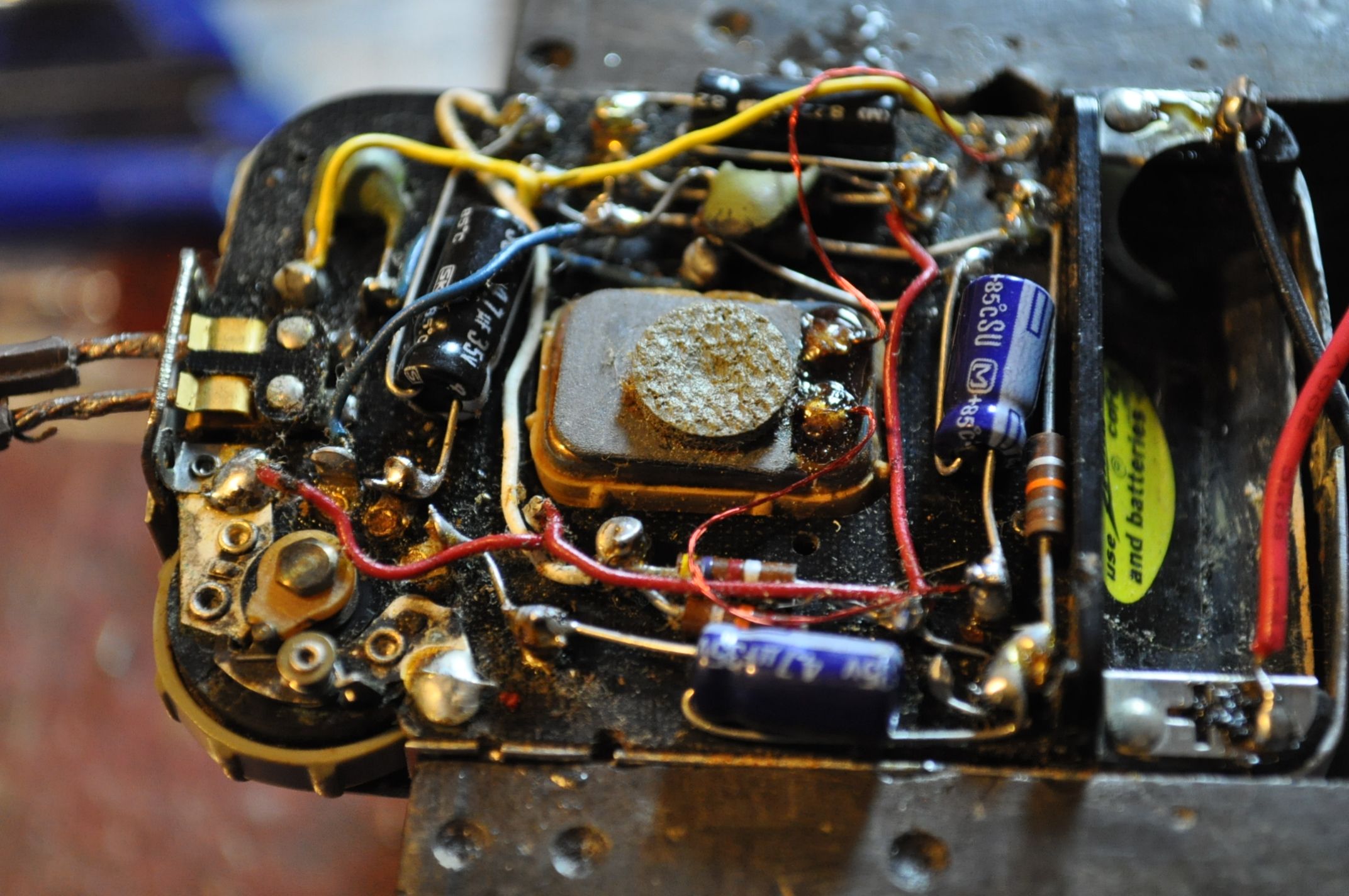 Turn a Vintage Transistor Hearing Aid Into an Amplified Microphone for ...