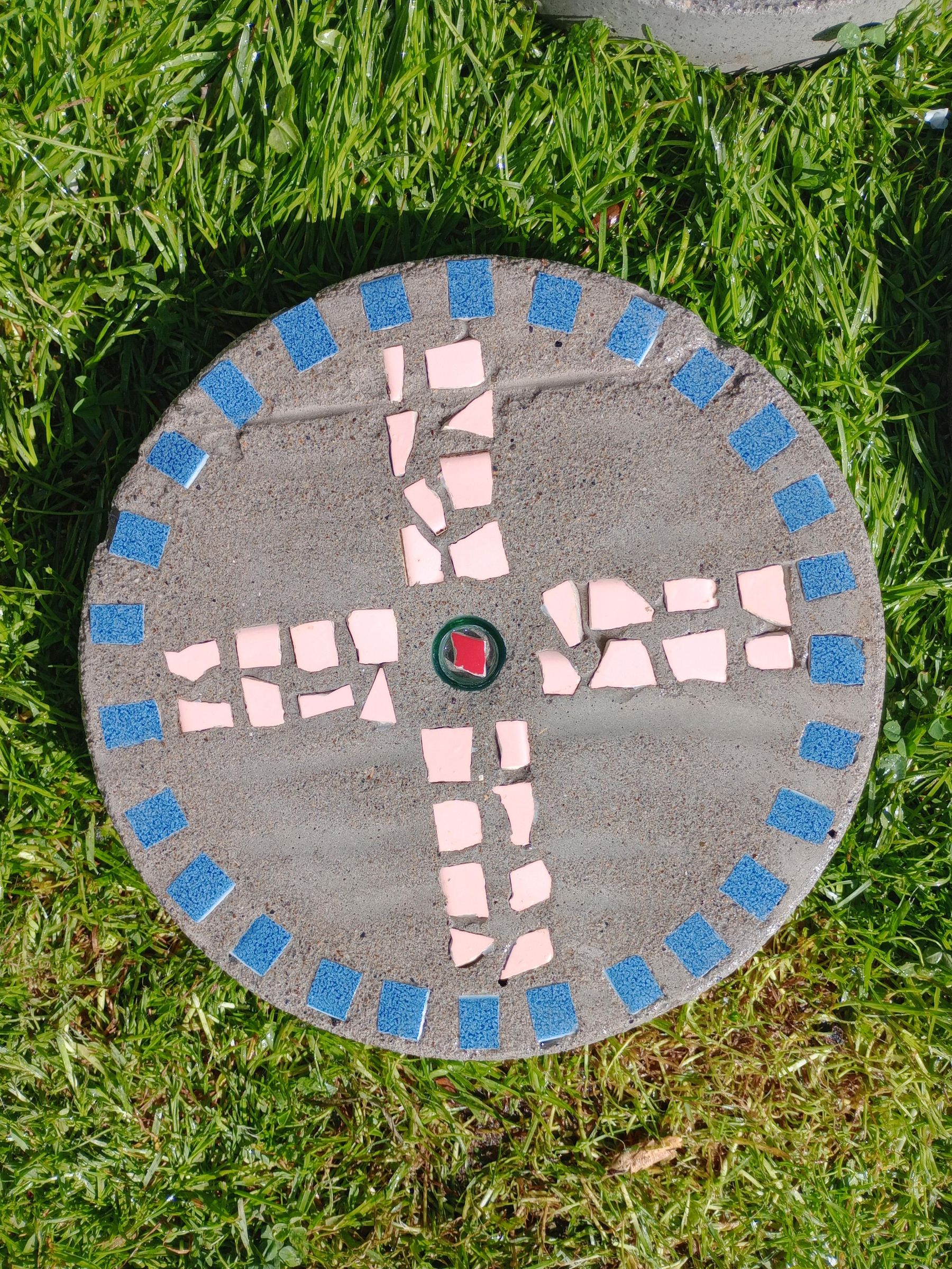Concrete Stepping Stones With Tile Mosaic : 6 Steps (with Pictures ...