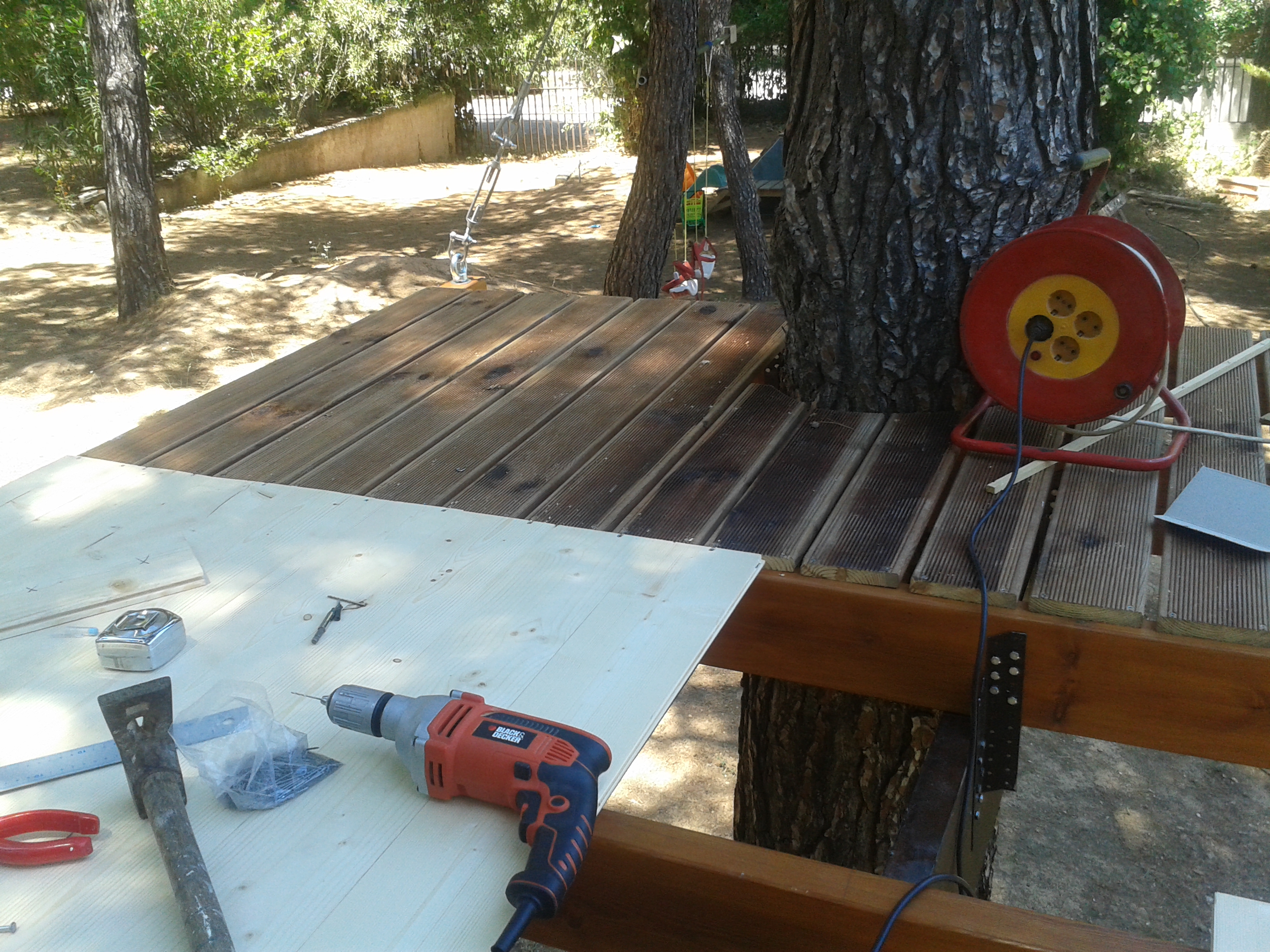 Treehouse on Two Trees : 22 Steps (with Pictures) - Instructables