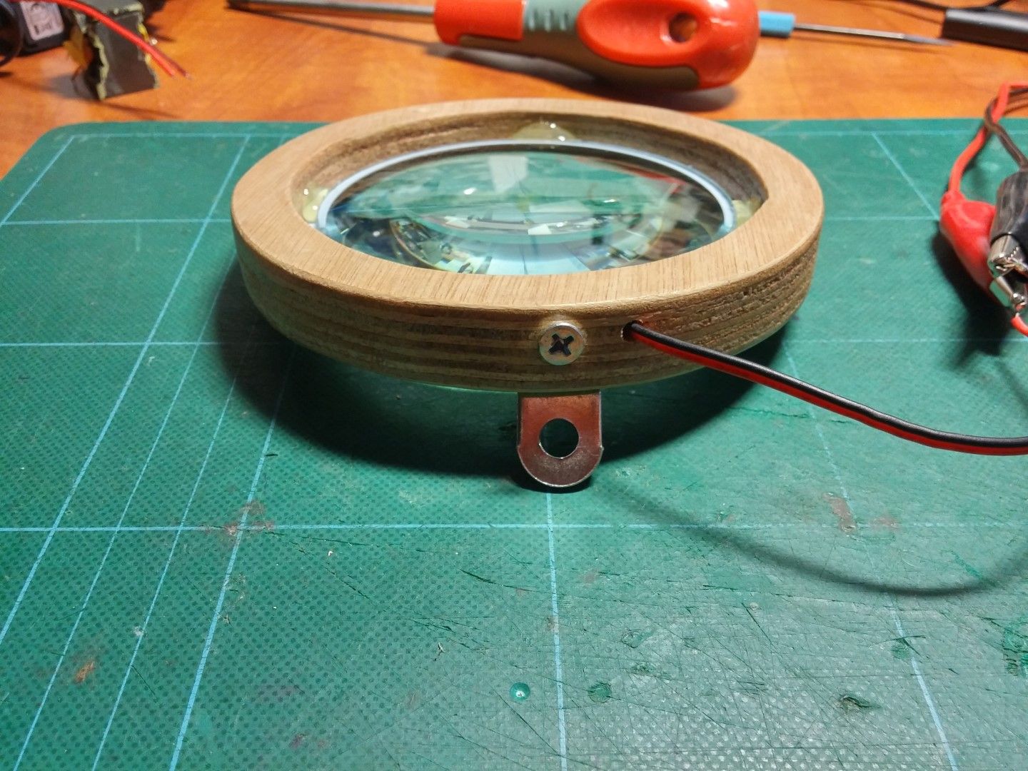 DIY Desktop LED Magnifier Lamp : 8 Steps (with Pictures) - Instructables