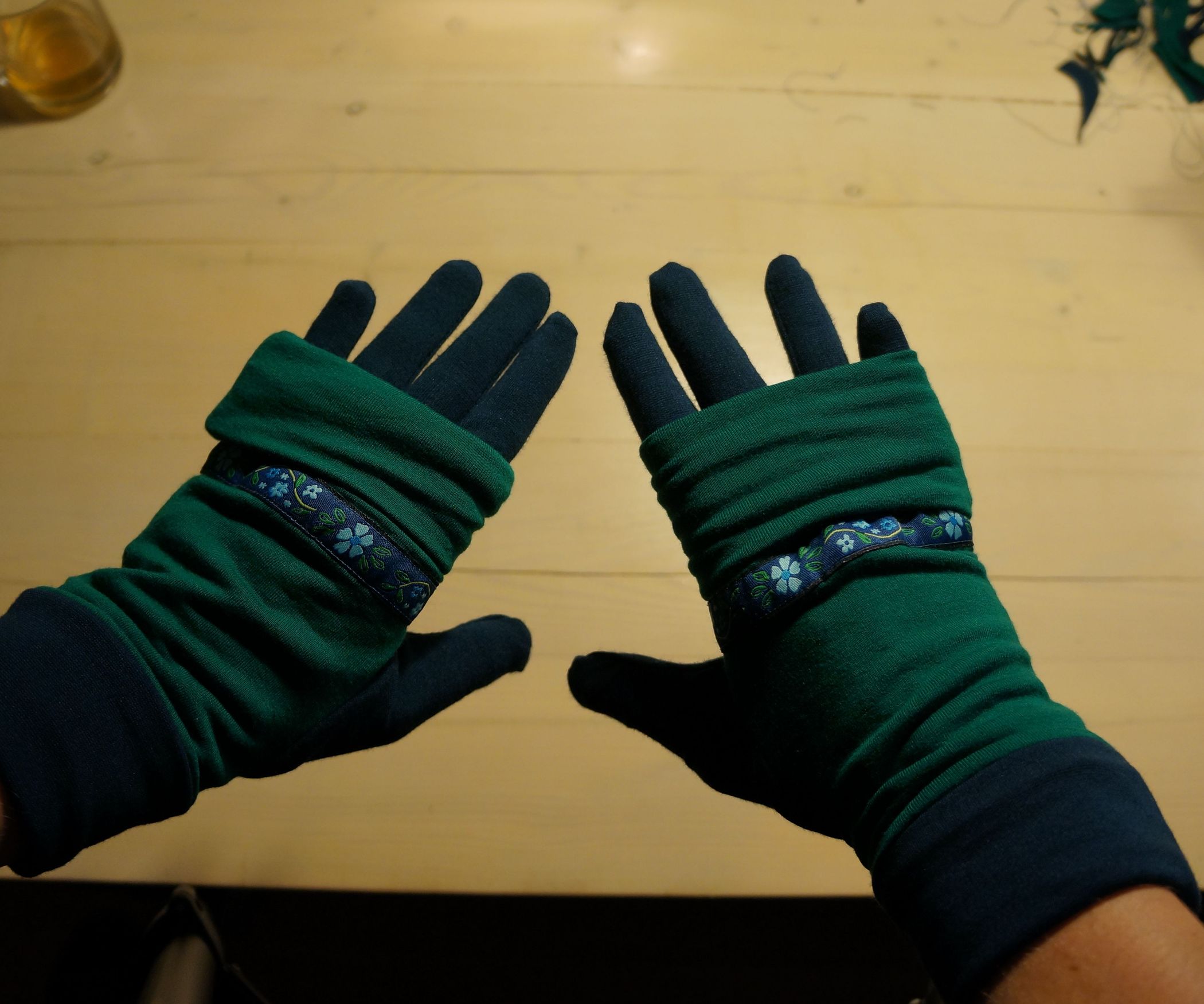 Two-color Double-layered Gloves : 9 Steps (with Pictures) - Instructables