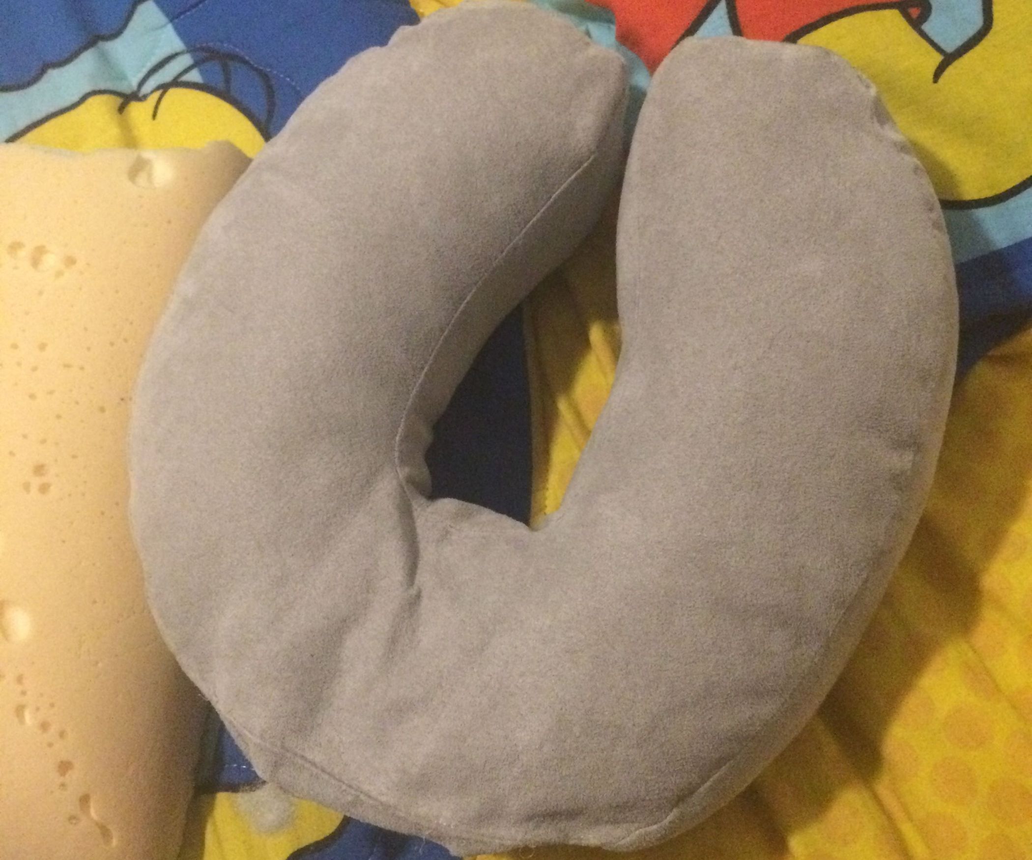 Neck Pillow Hack : 3 Steps - Instructables