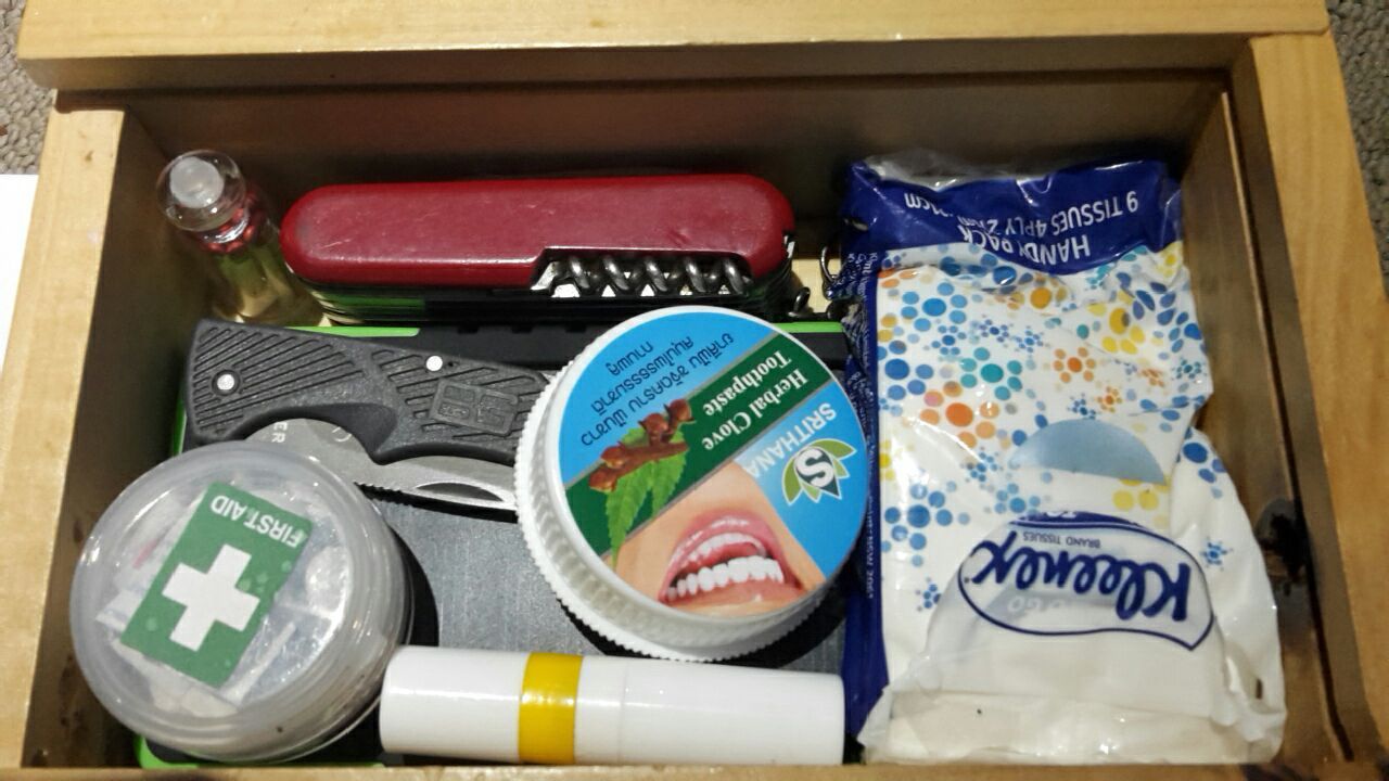 Mid Sized Survival Kit. : 7 Steps (with Pictures) - Instructables