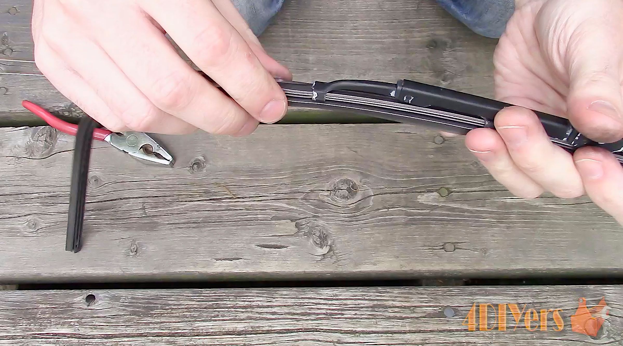 How to Replace Wiper Blade Refills : 4 Steps (with Pictures ...