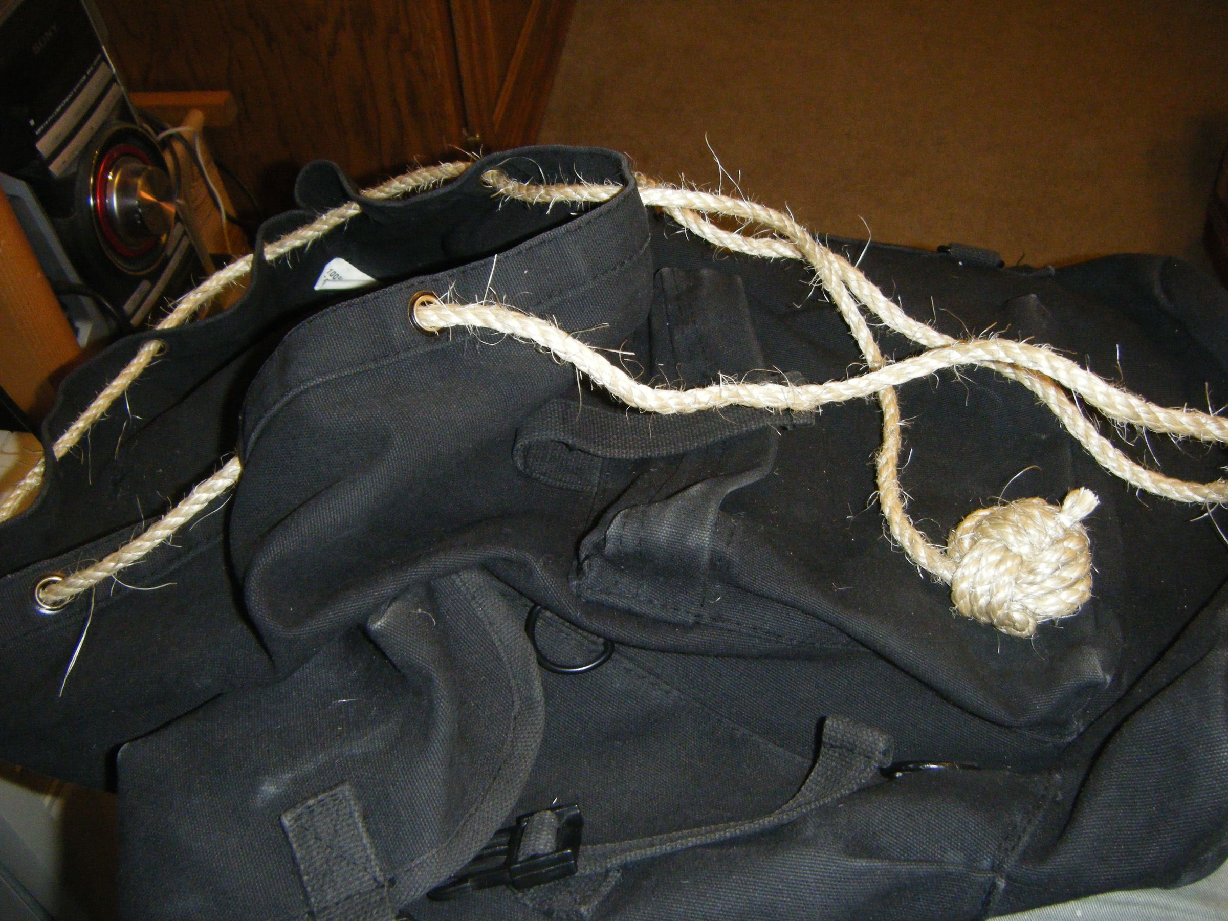 Hangman's Noose Pack Closure : 5 Steps - Instructables