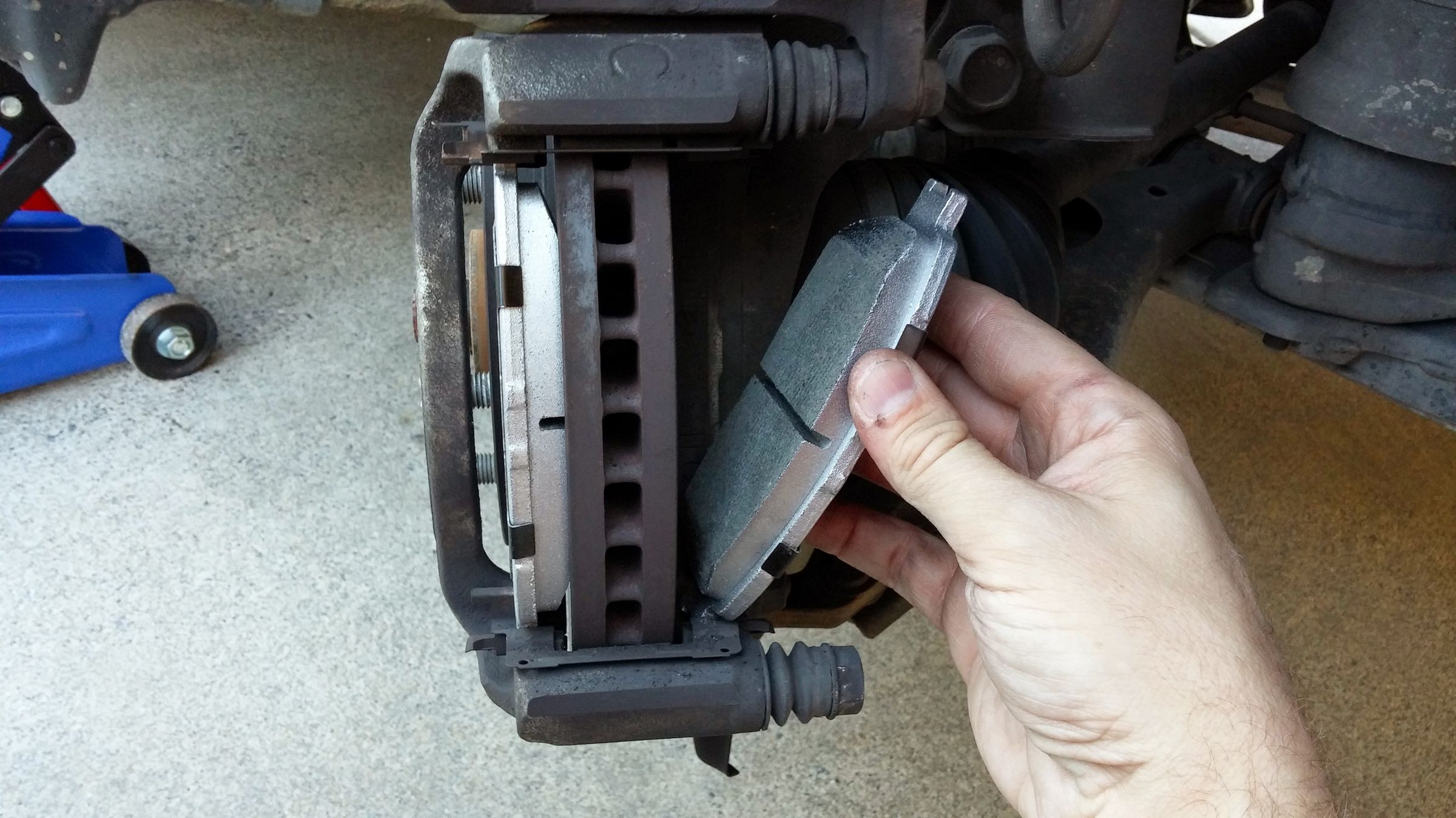 How to Replace Disc Brake Pads : 6 Steps - Instructables