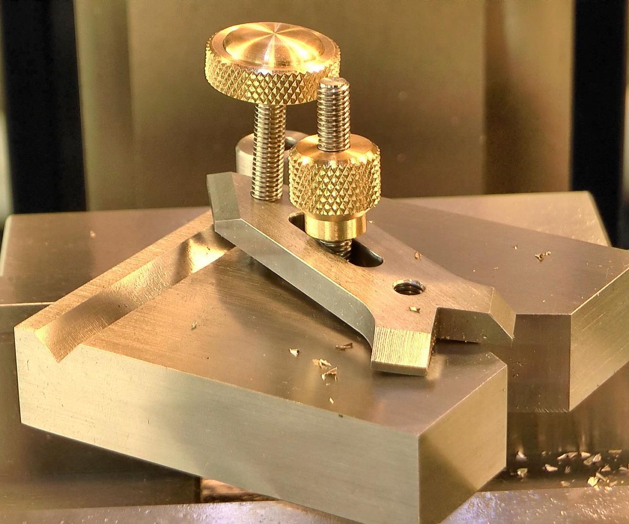 Machining a Finger Plate Clamping Tool : 11 Steps (with Pictures ...