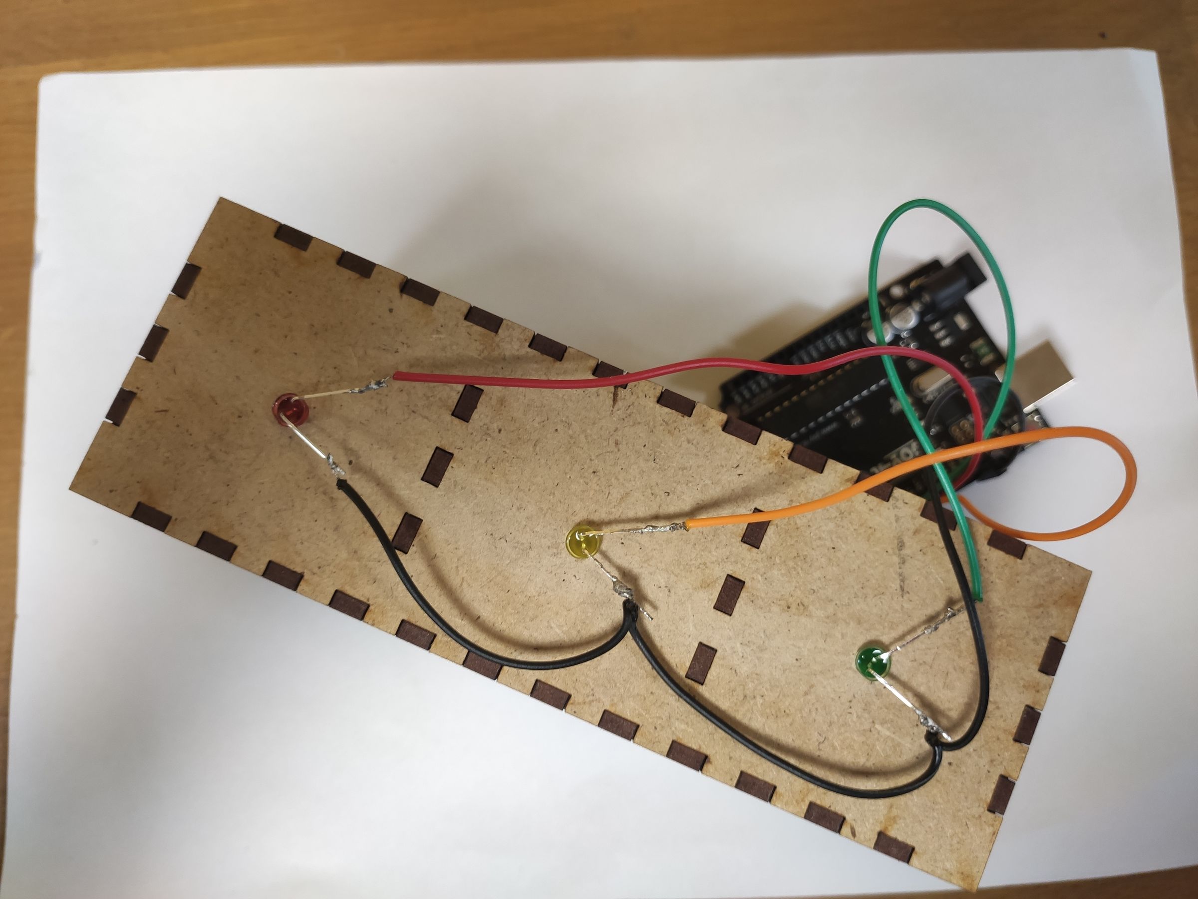 Traffic Light / Feu Tri-Color ! : 11 Steps - Instructables