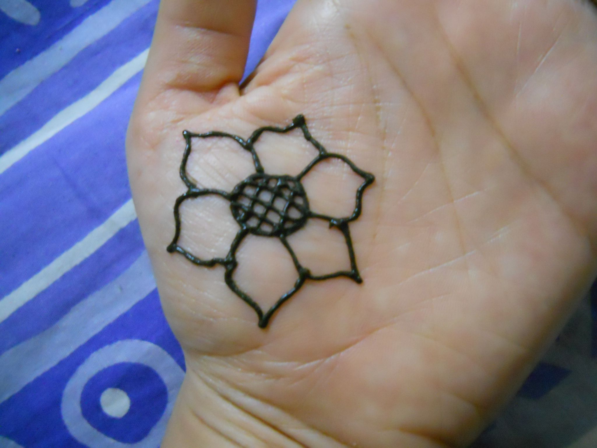 How to Do Henna Design for Beginners : 4 Steps - Instructables
