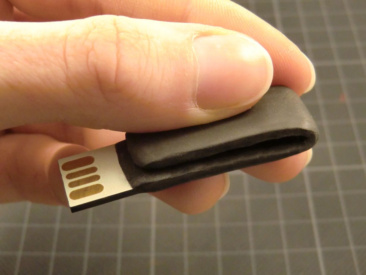 USB Flash Drive Clip : 3 Steps (with Pictures) - Instructables