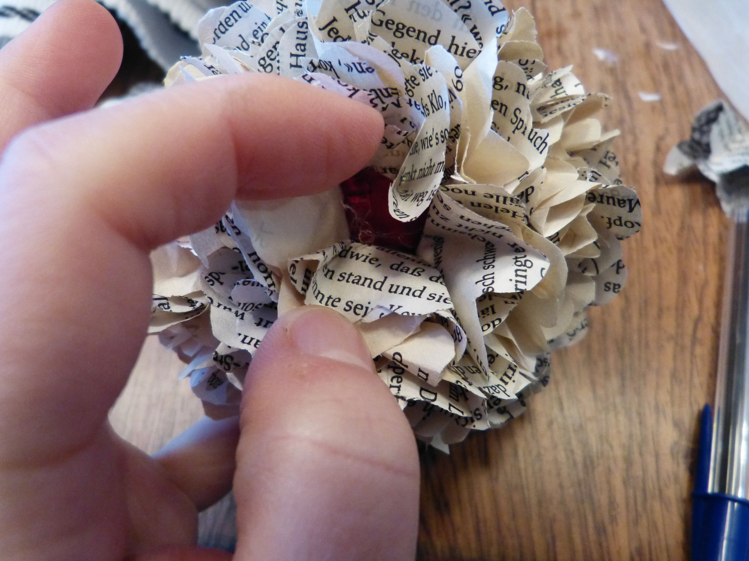 Book Page Balls : 6 Steps (with Pictures) - Instructables