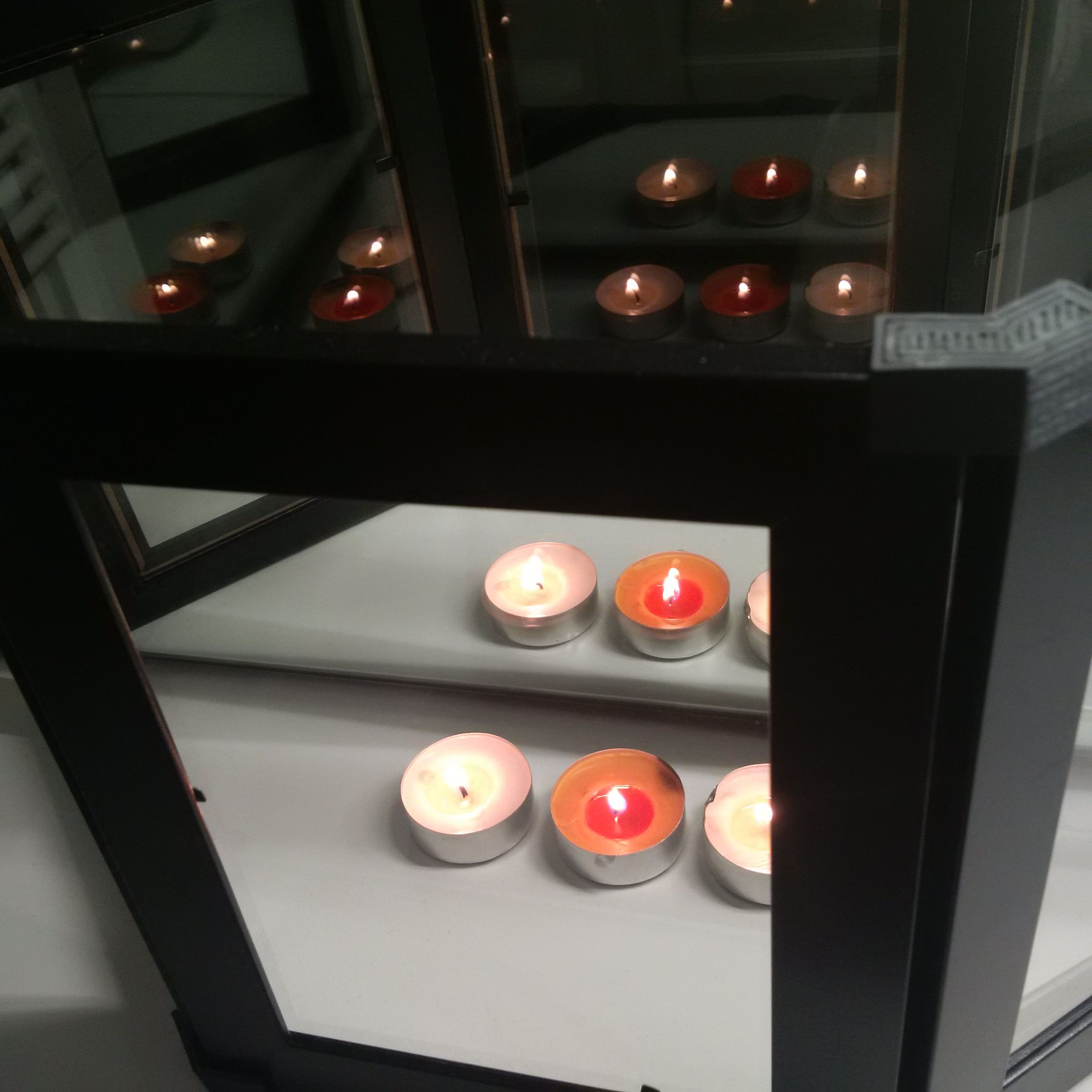 Infinity Mirror - Simple and Cheap : 4 Steps - Instructables