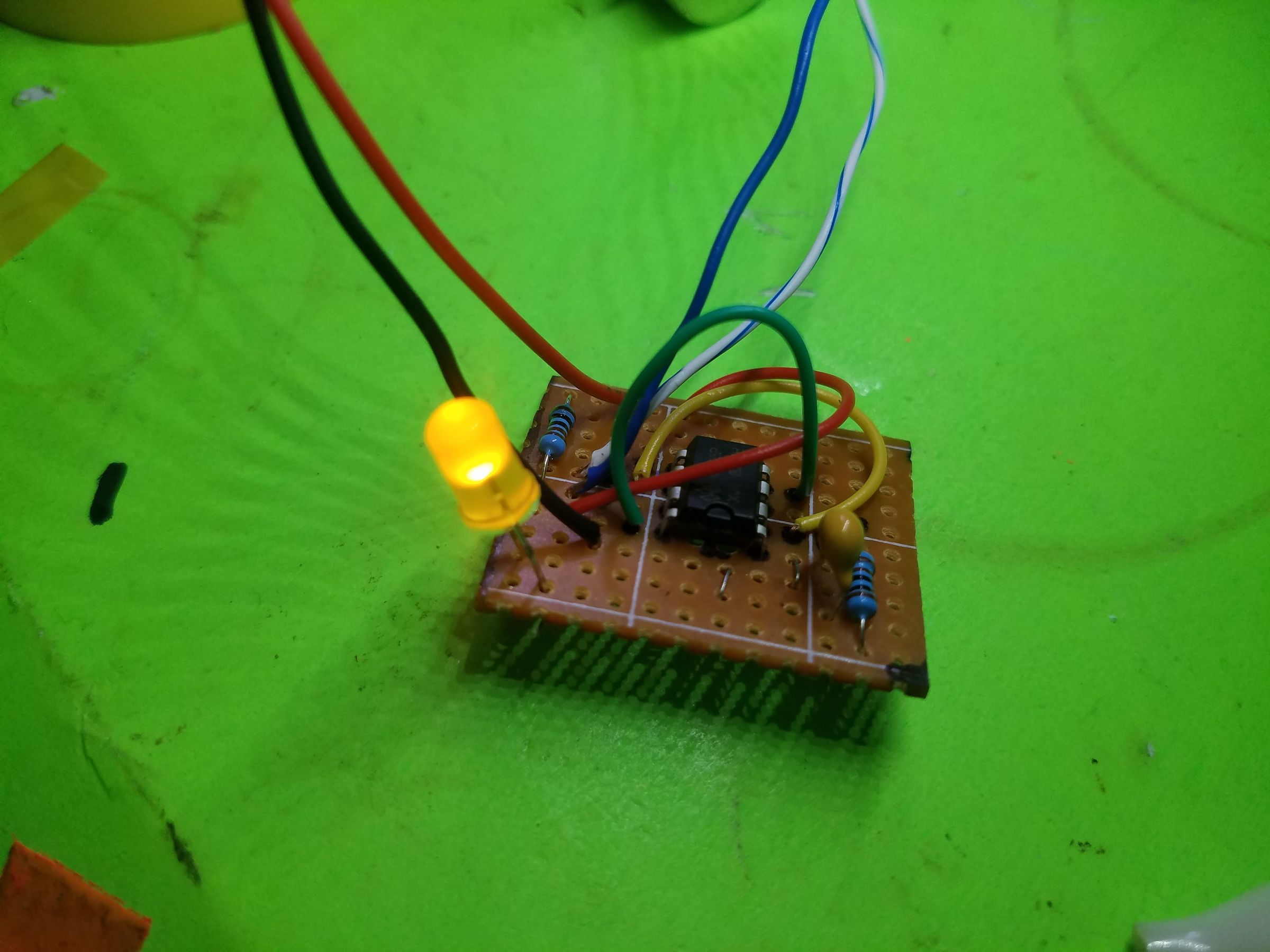 Flashing L.E.D. Using 555 Timer : 3 Steps - Instructables