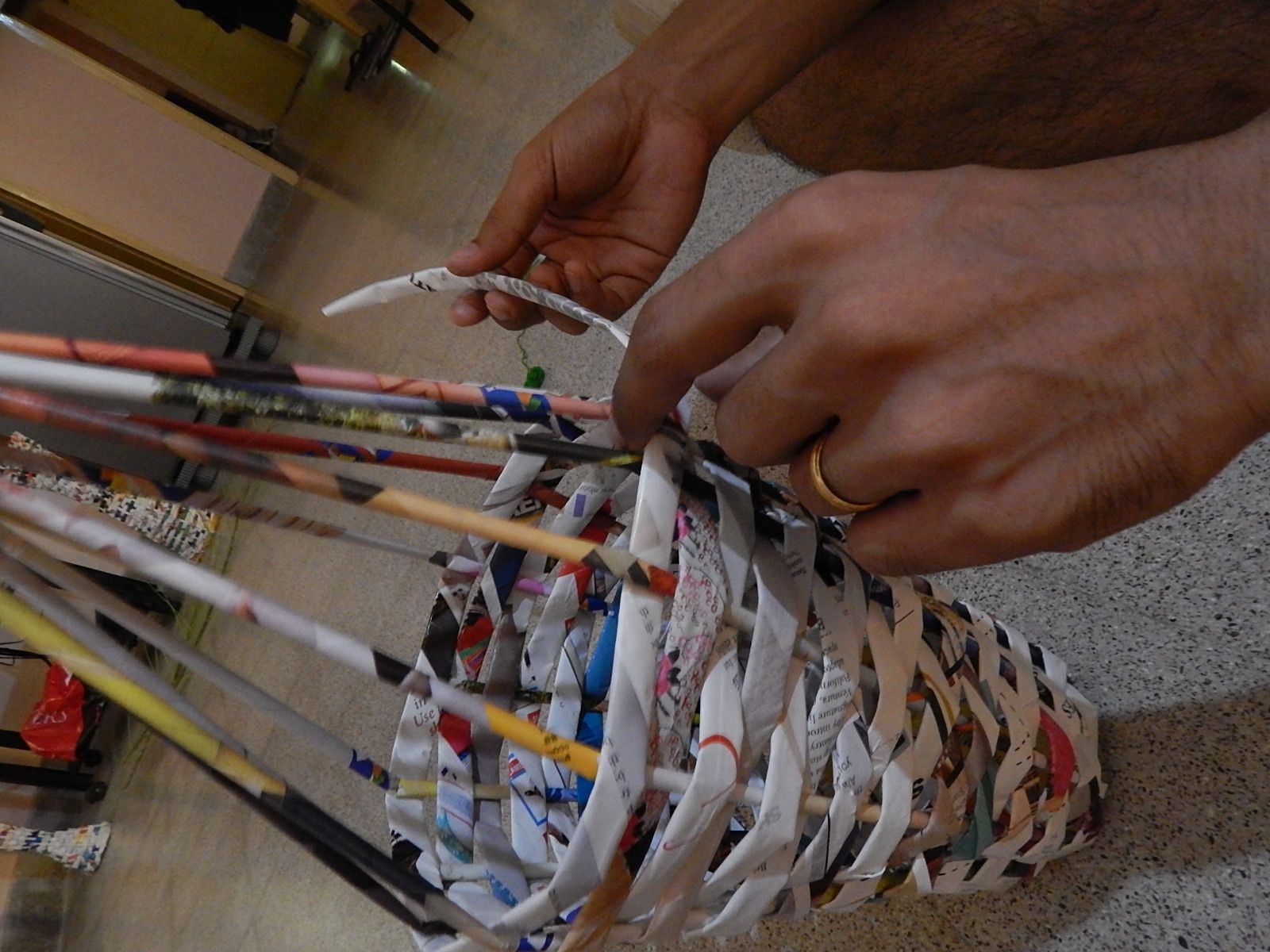 Flower Vase in Magazine Paper : 6 Steps (with Pictures) - Instructables