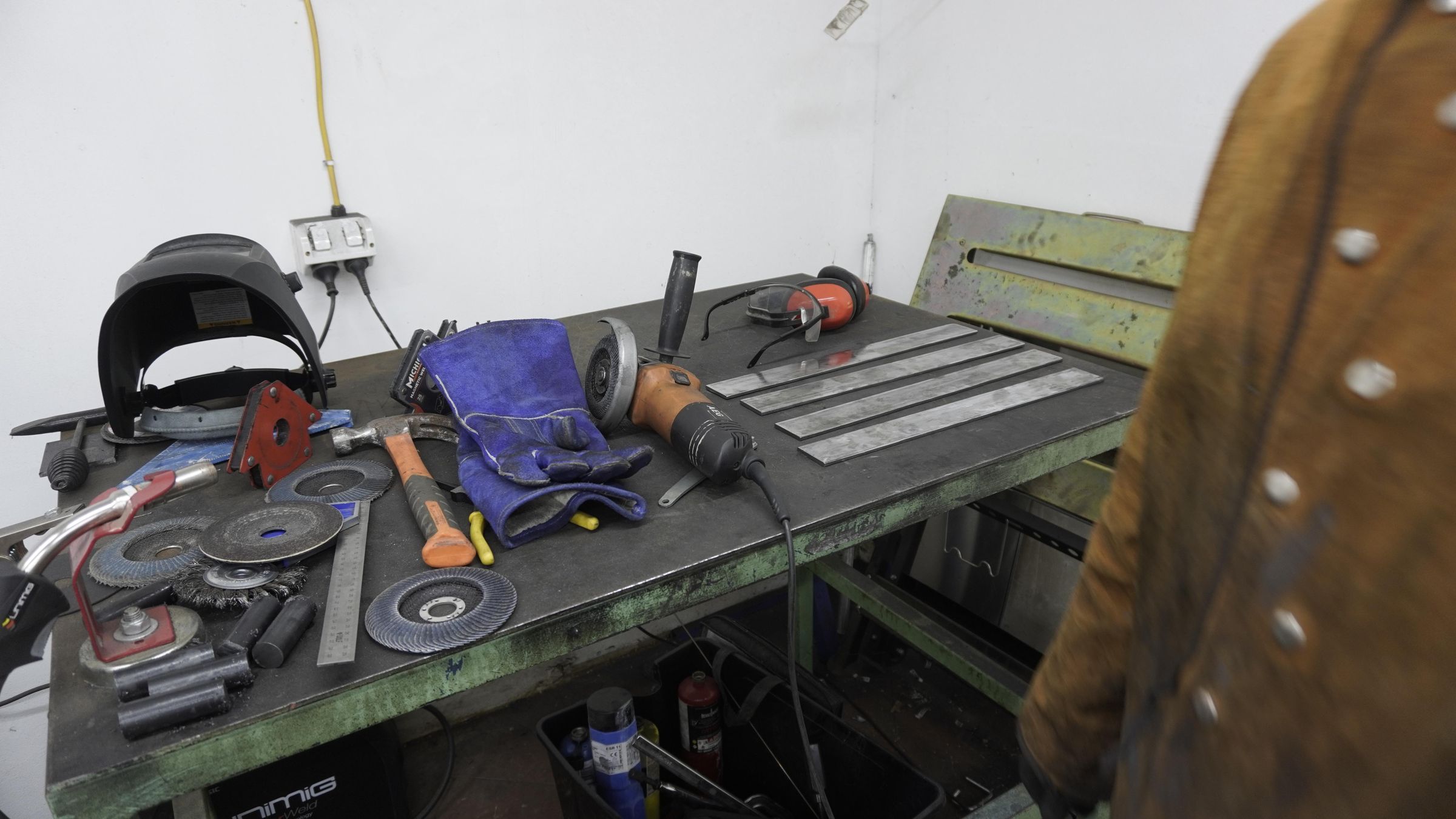 Industrial-style Metal and Timber Study Desk : 5 Steps (with Pictures ...