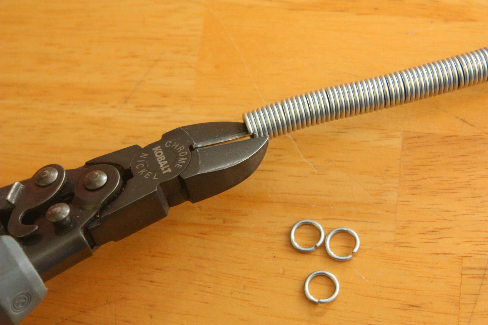 How to Make Chainmail (European 4-in-1 Weave) : 7 Steps (with Pictures ...