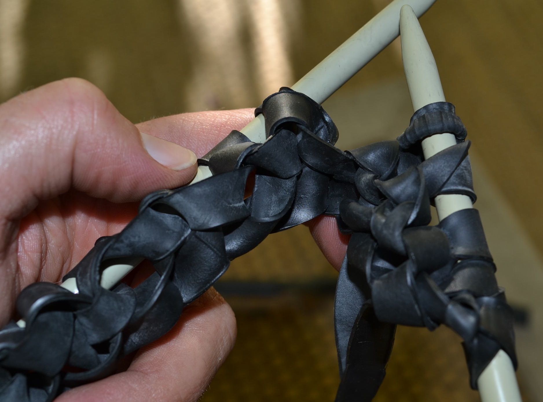 ♻ KNIT WITH INNER TUBE THREAD ♻ : 5 Steps (with Pictures) - Instructables