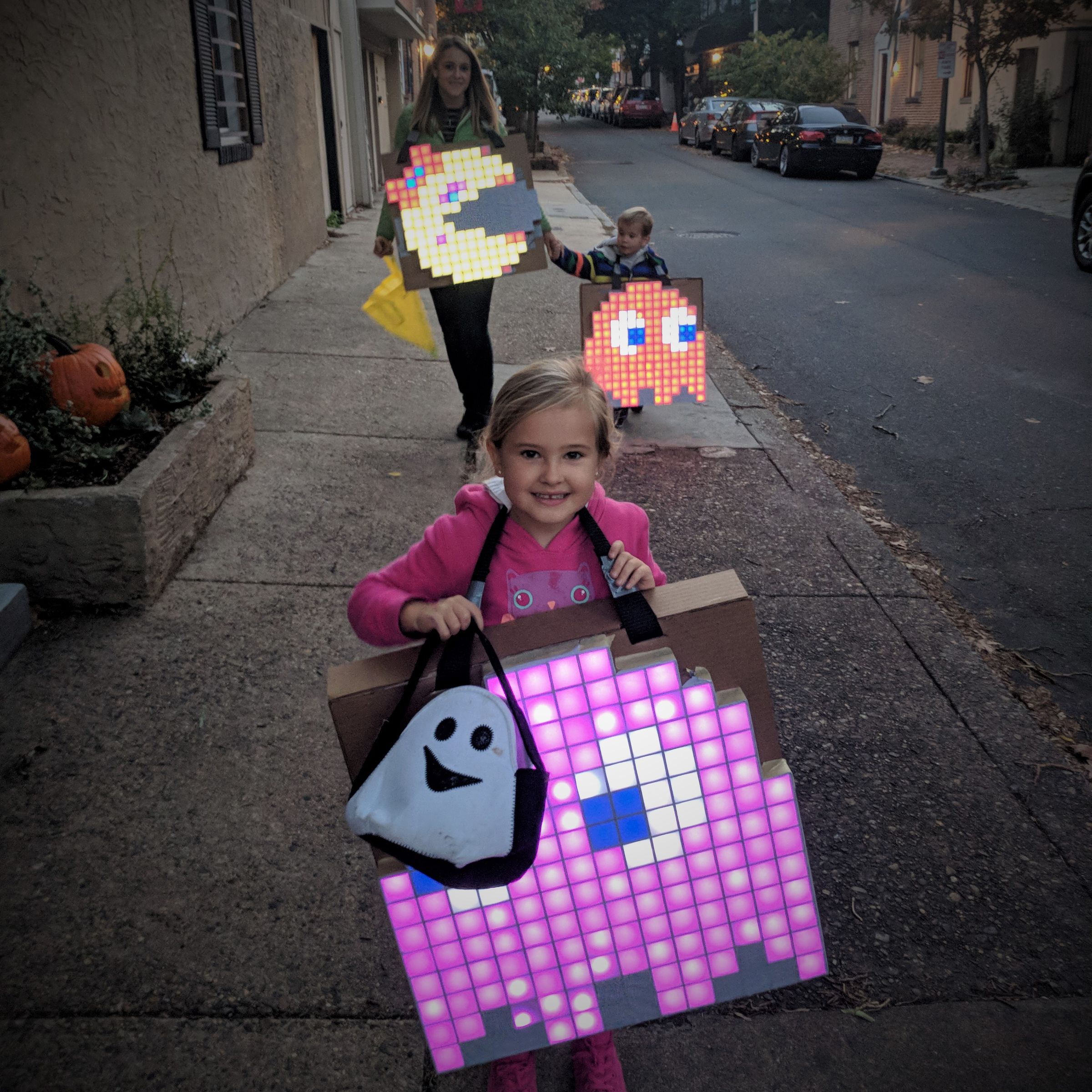 Pac-Man LED Pixel Panel Costume : 9 Steps (with Pictures) - Instructables