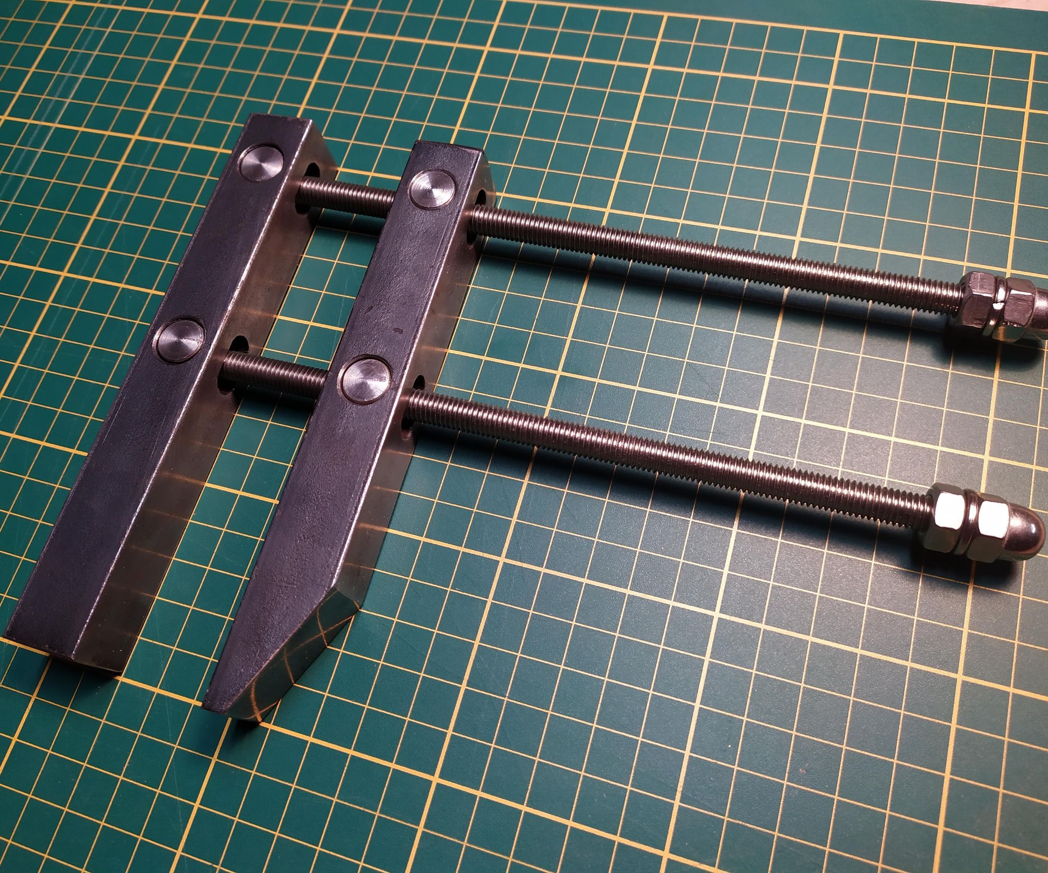 Metal Twin Screw Clamp (no Lathe, No Mill) : 7 Steps (with Pictures ...