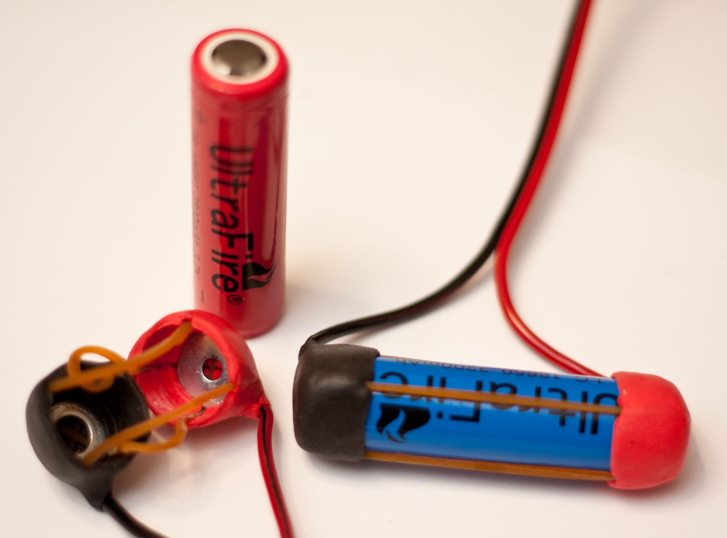 Simple, Cheap, Cool, Waterproof and Gummy Diy Battery Holder : 8 Steps ...