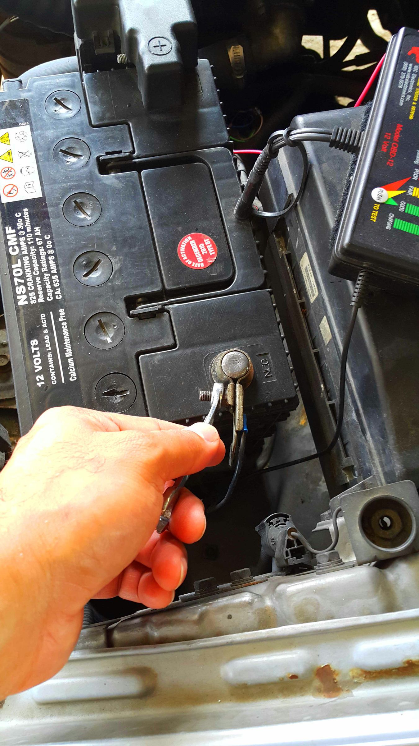 Cleaning a Car Battery Pole. : 4 Steps (with Pictures) - Instructables