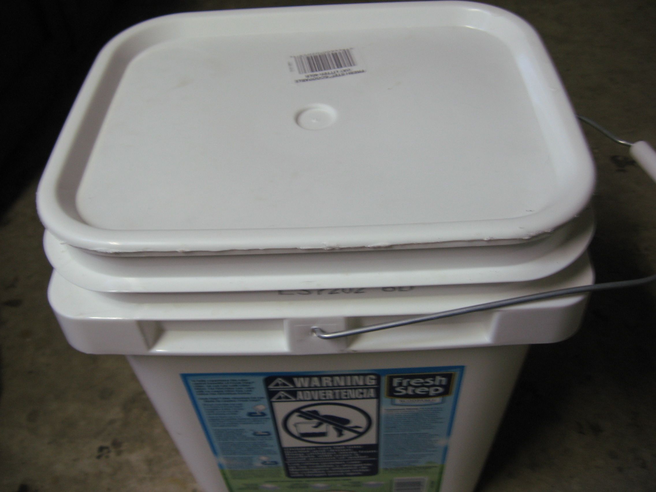 Simple Hinged Lid for a 5 Gallon Bucket : 5 Steps - Instructables