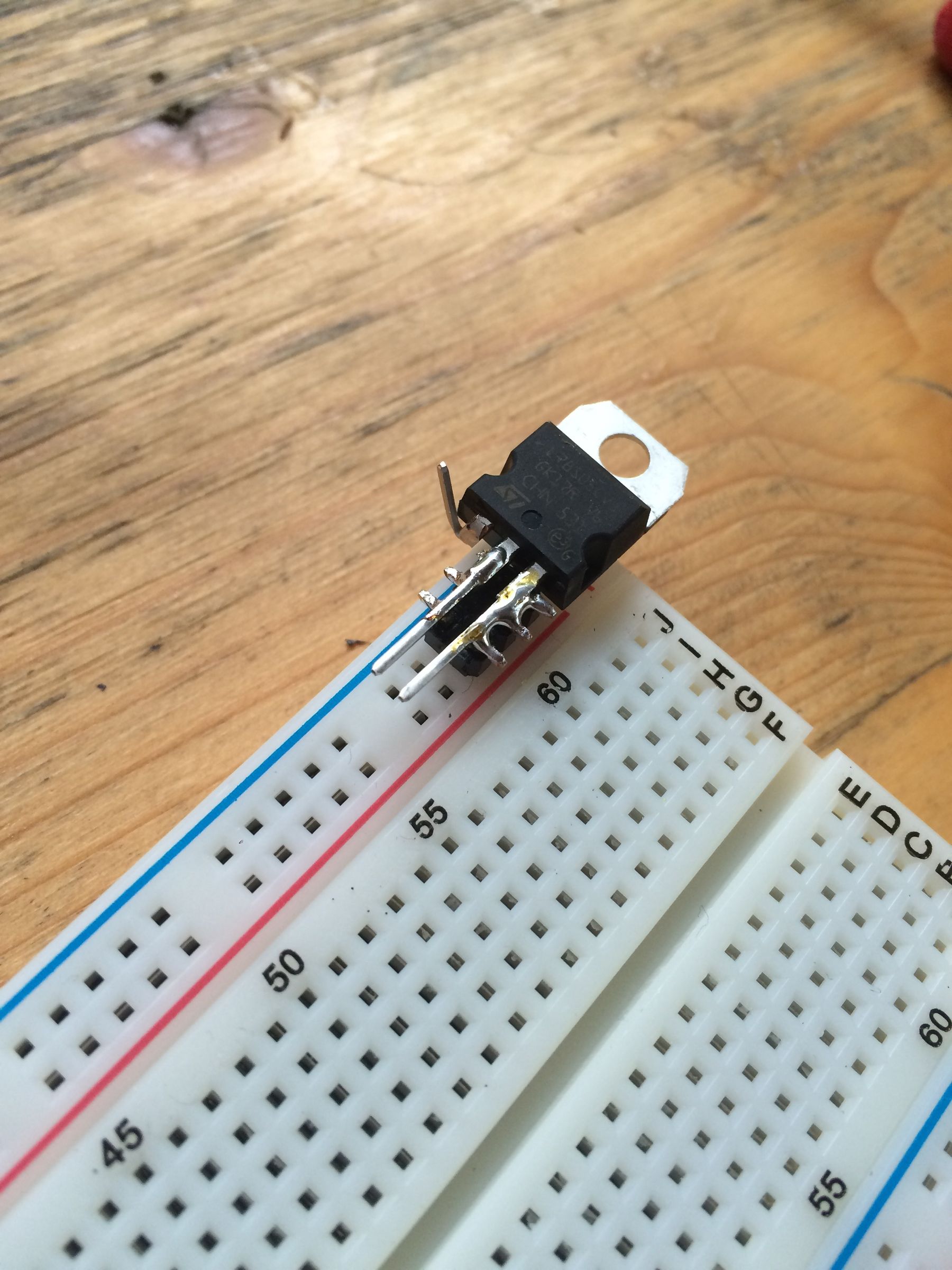 5V Breadboard Powersupply : 5 Steps - Instructables