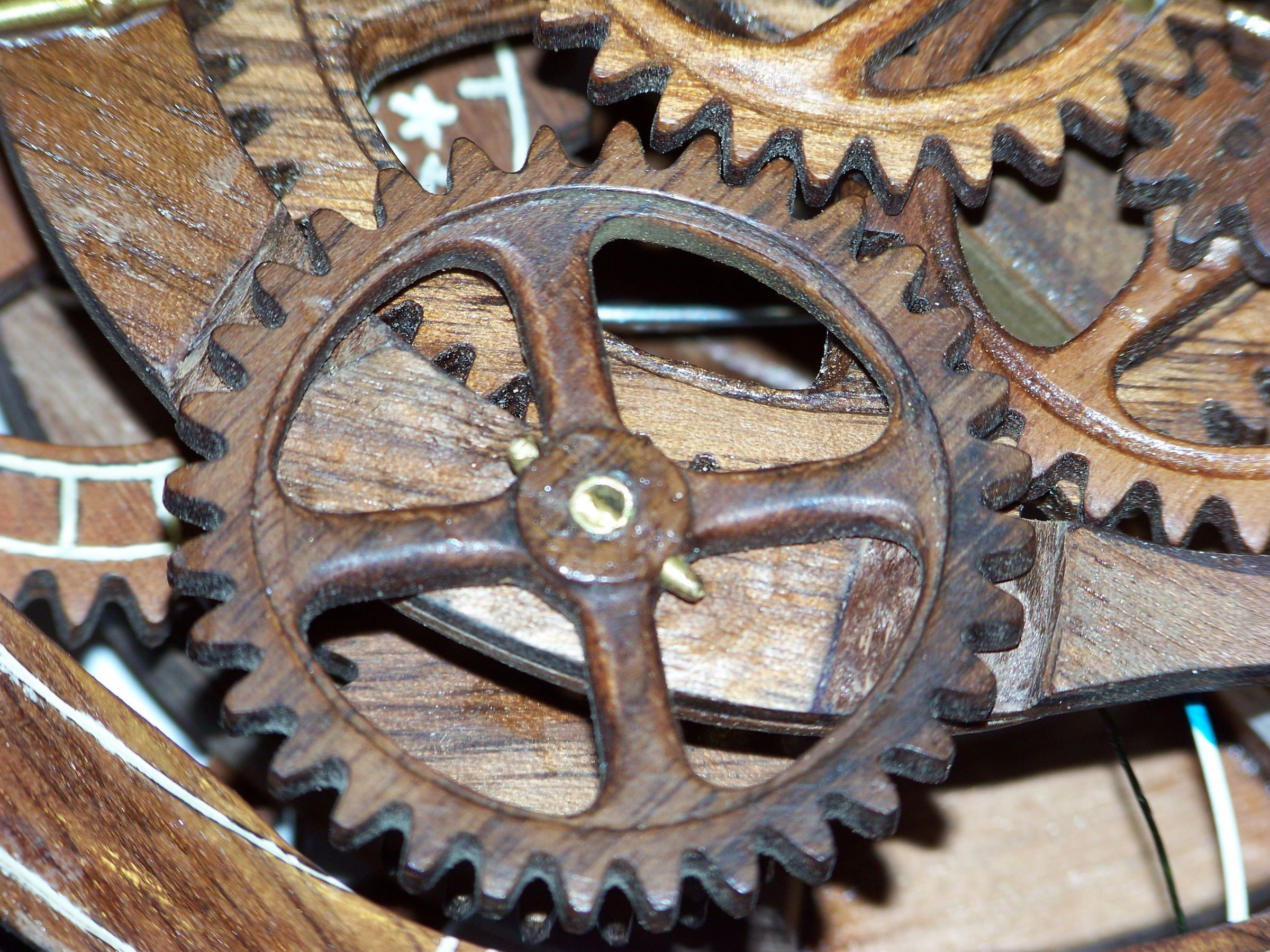 Wooden Gear Banjo Clock : 10 Steps (with Pictures) - Instructables