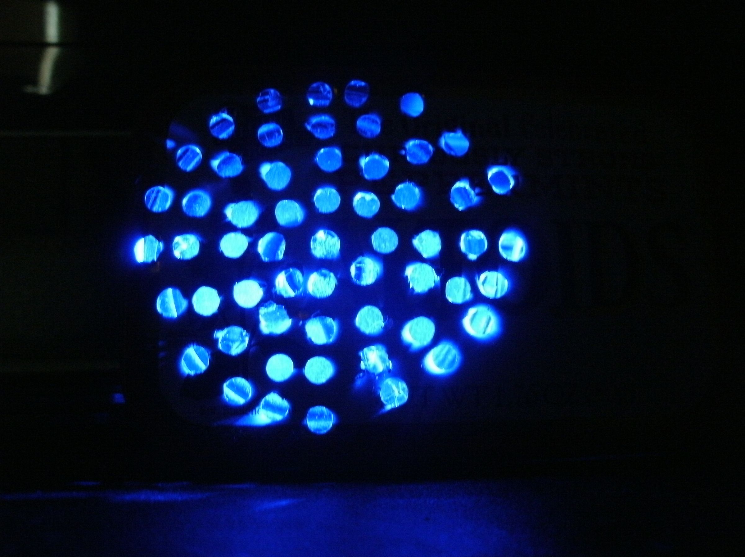 Portable Ipod Speaker With LEDS!!! : 9 Steps - Instructables