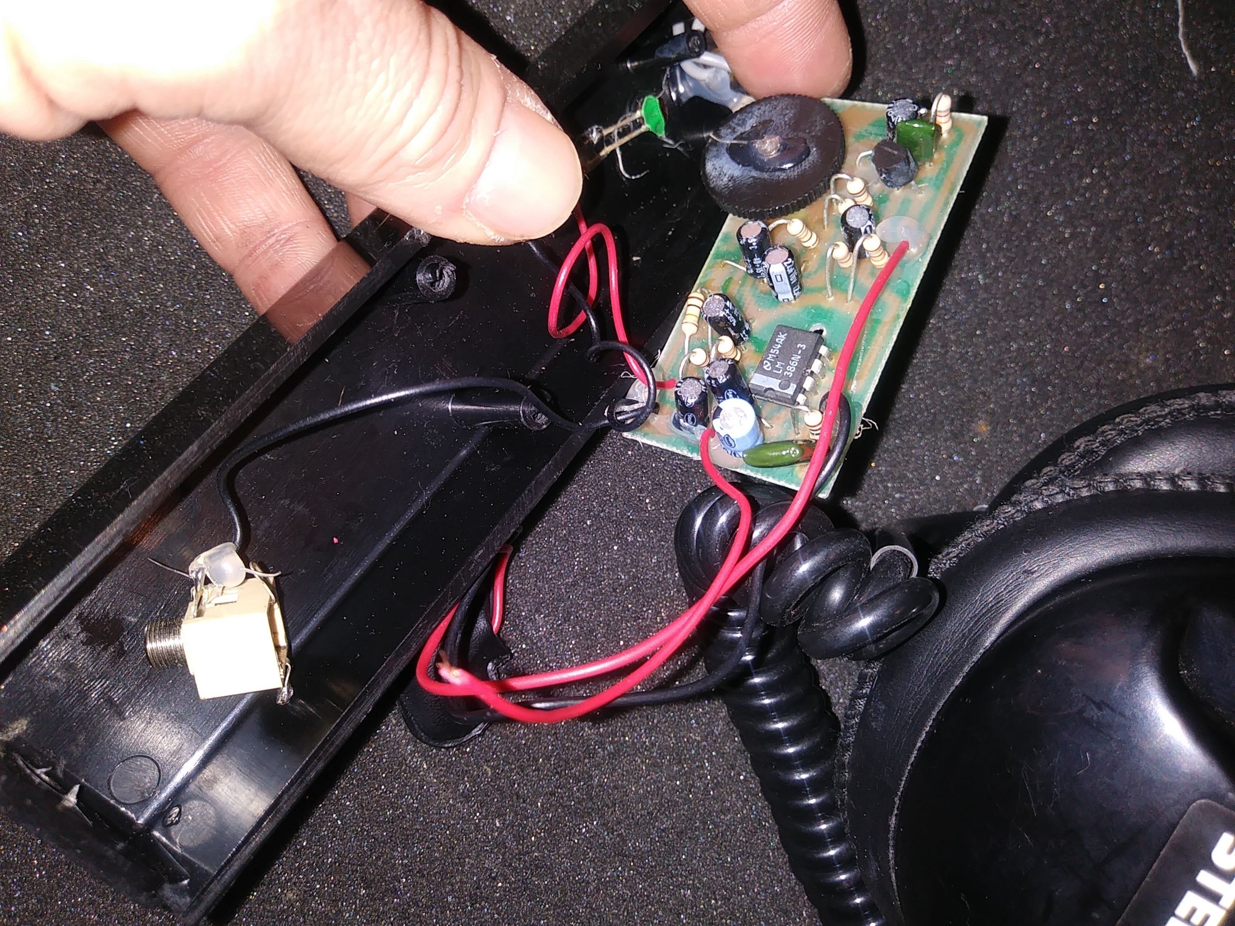 How to Recover Components From Old or Broken Electronics Without a ...