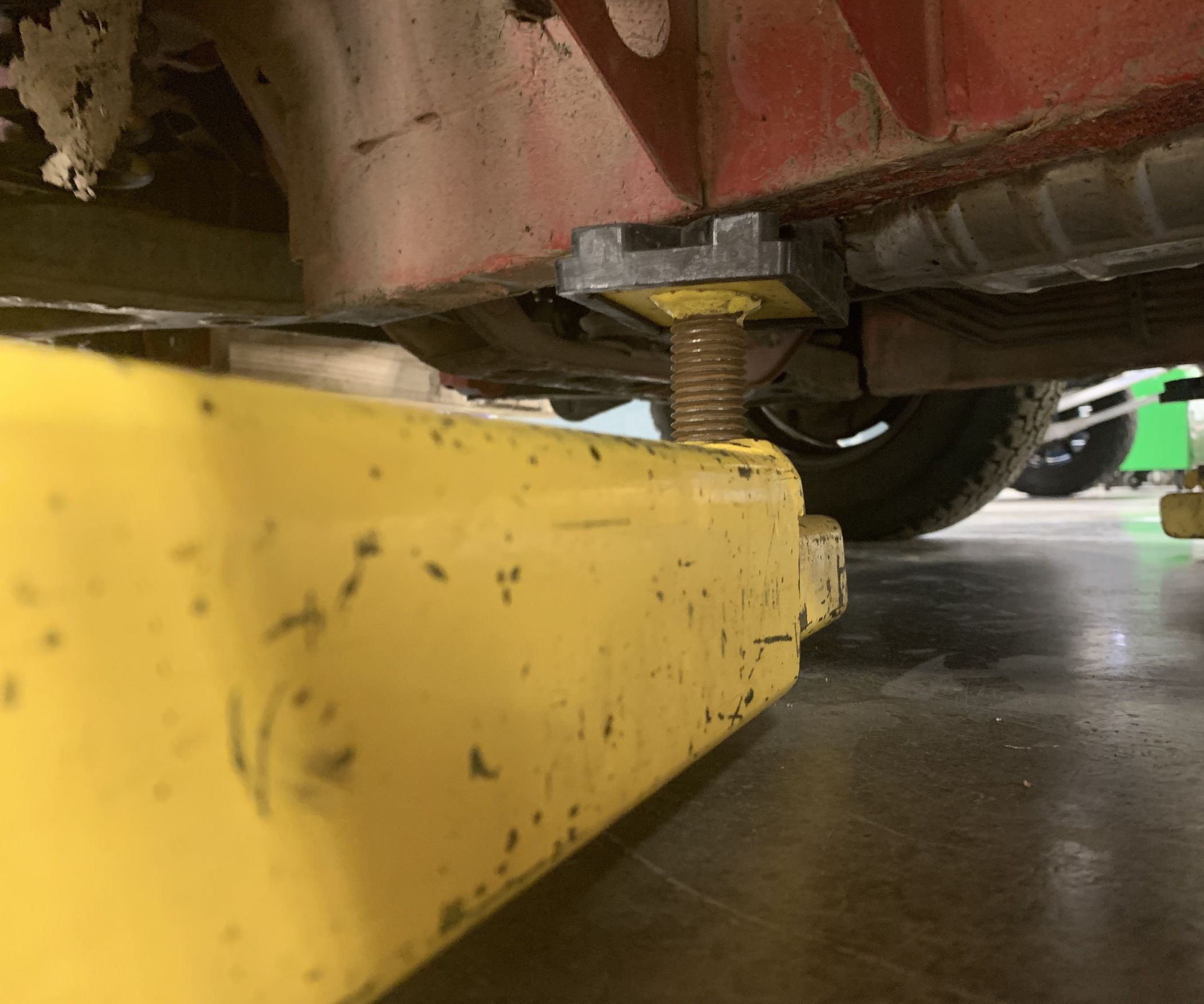 How to Use an Automotive Hoist : 5 Steps - Instructables