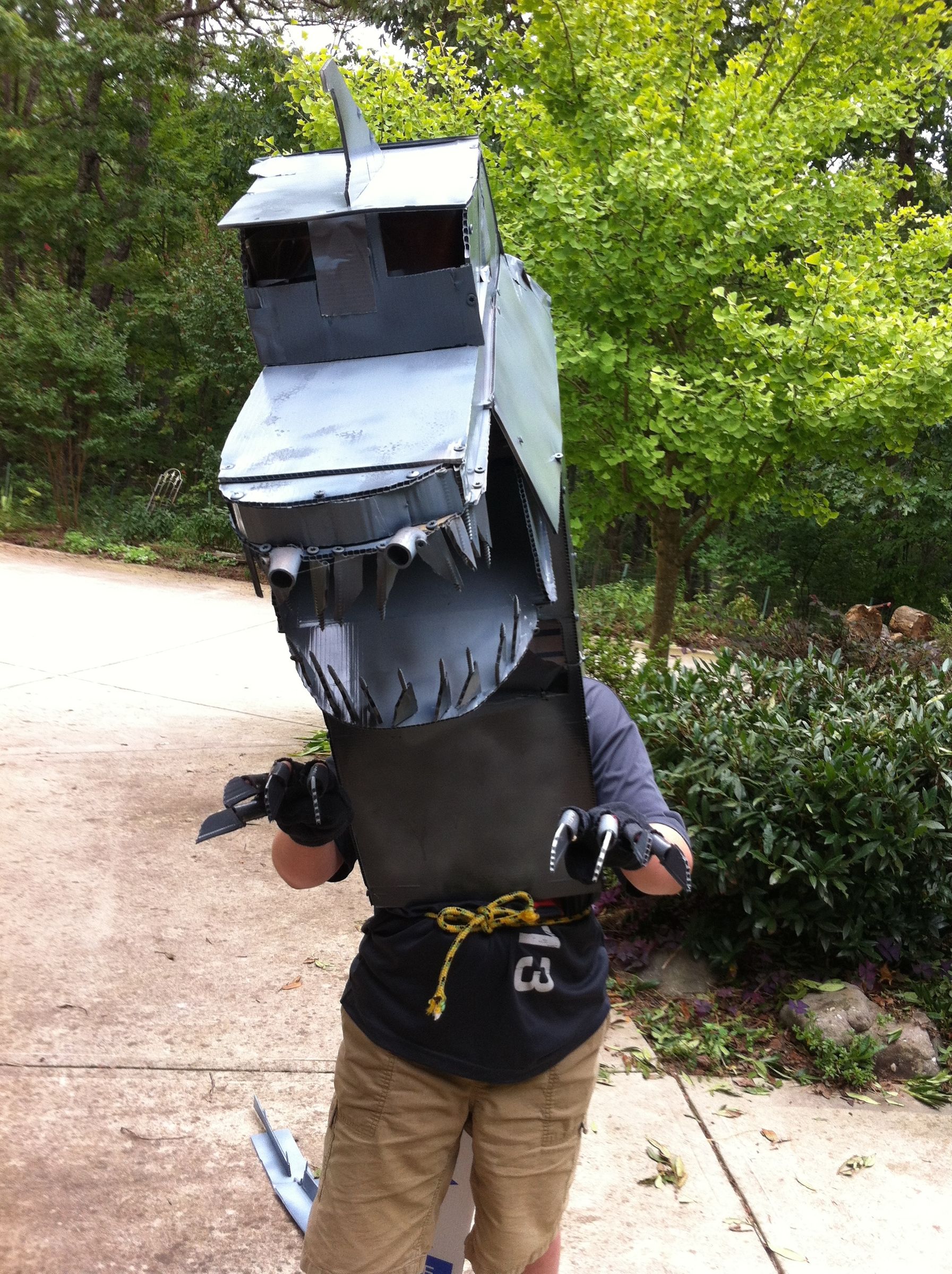 Mechagodzilla Costume : 4 Steps - Instructables