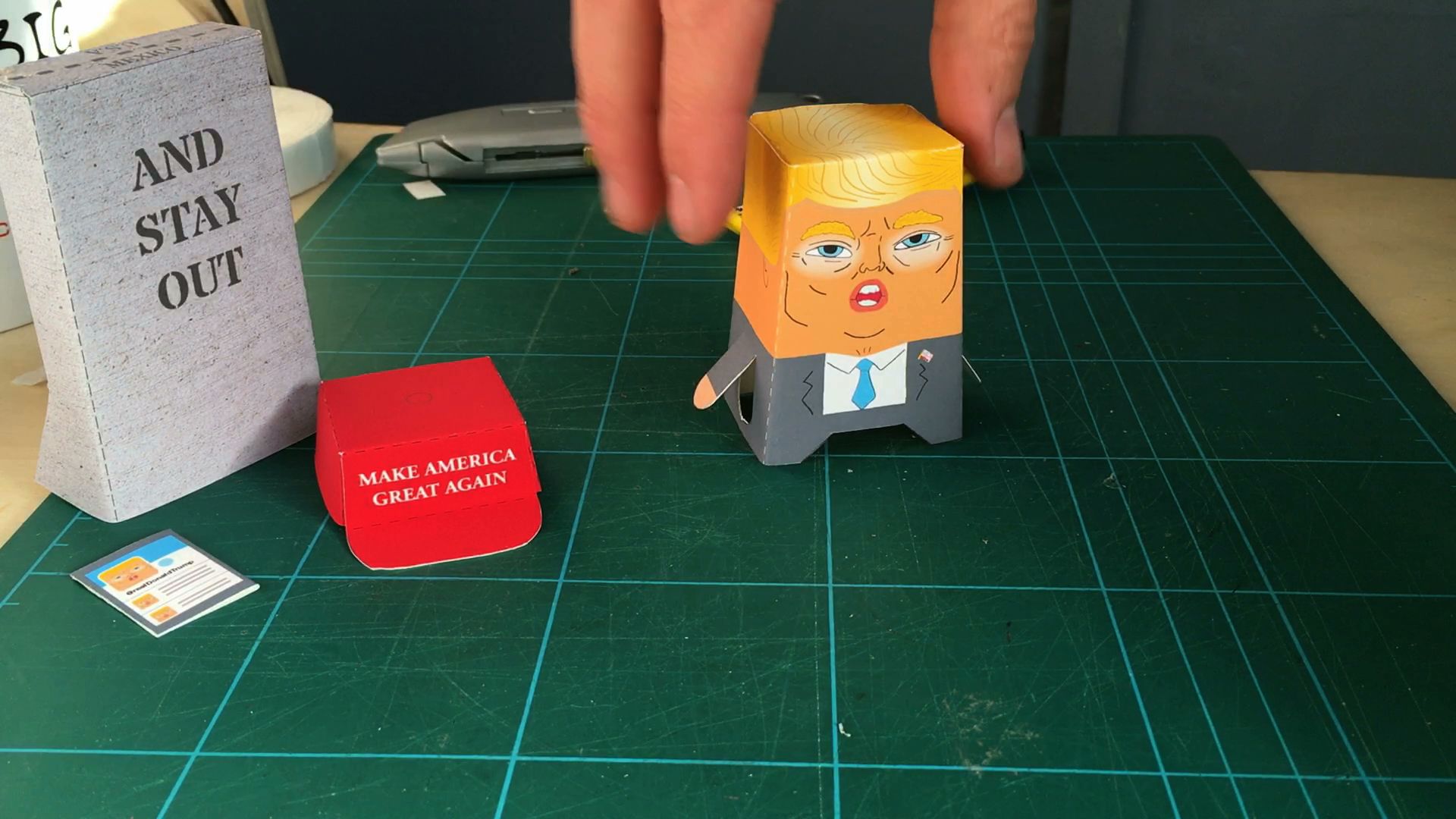 Trump Vs Clinton Papercraft Play Set : 7 Steps - Instructables
