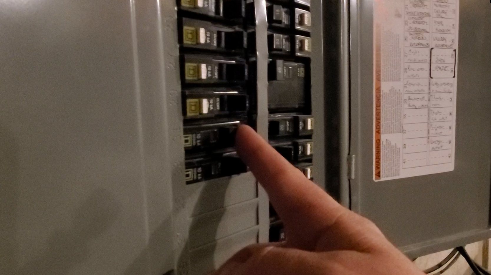 How to Change and Outlet | Integrated LED Night Light : 8 Steps (with ...