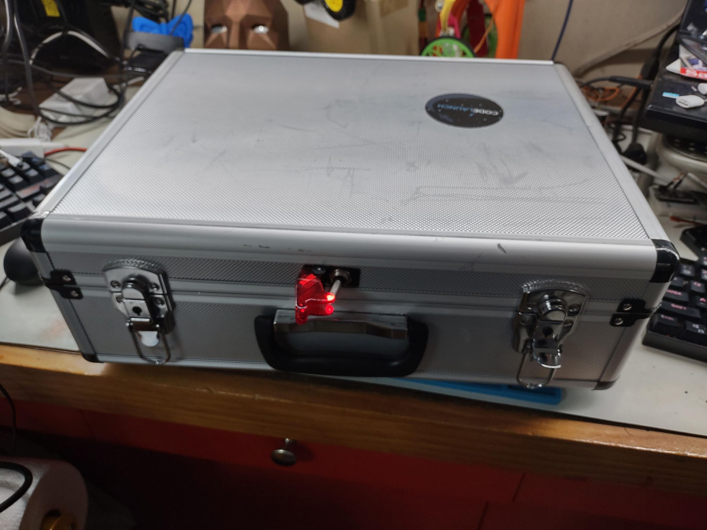 Blu-clear Briefcase to Light Up the Stage! : 6 Steps - Instructables